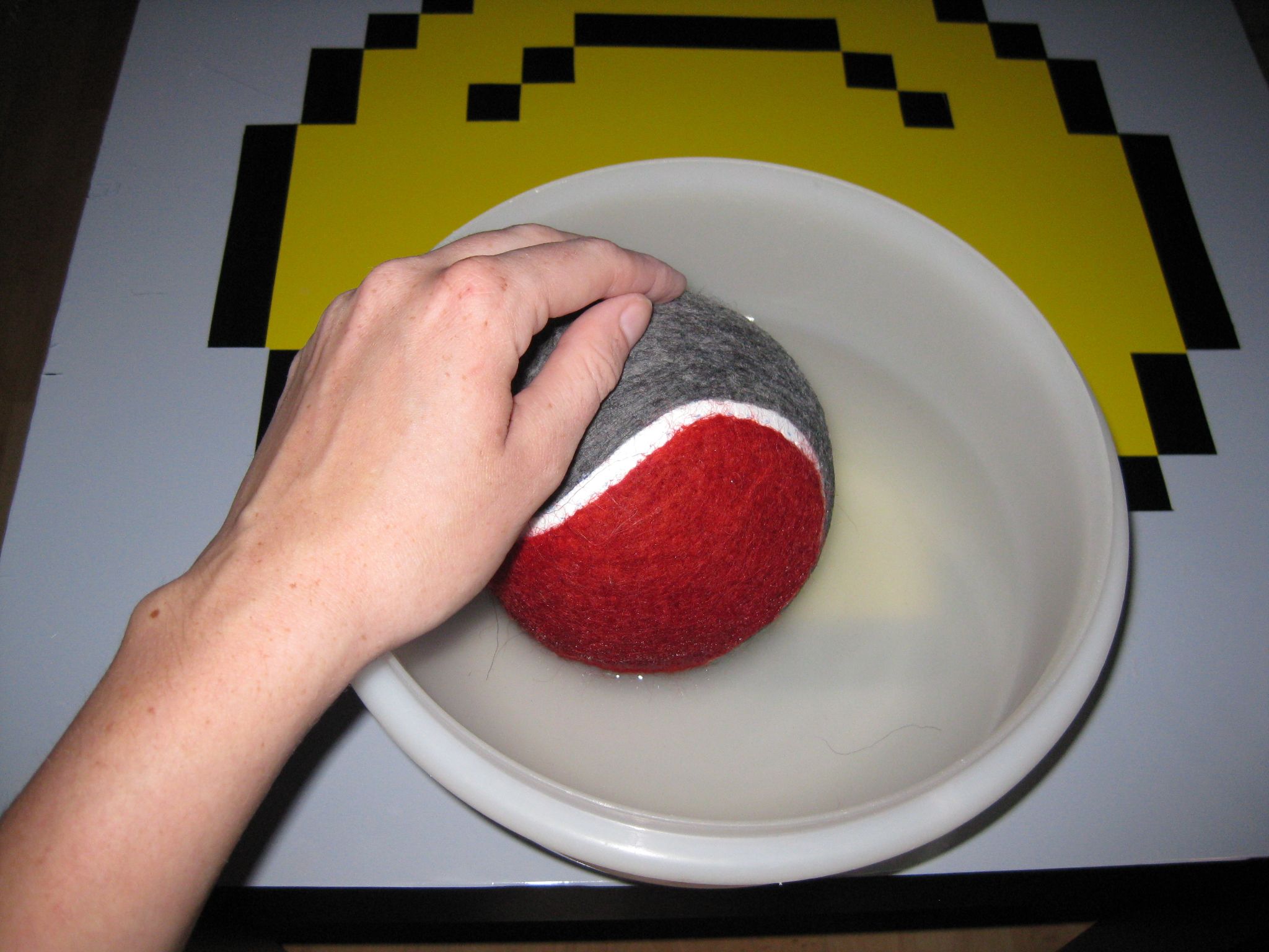 House M.D. Oversized Tennis Ball : 5 Steps (with Pictures) - Instructables