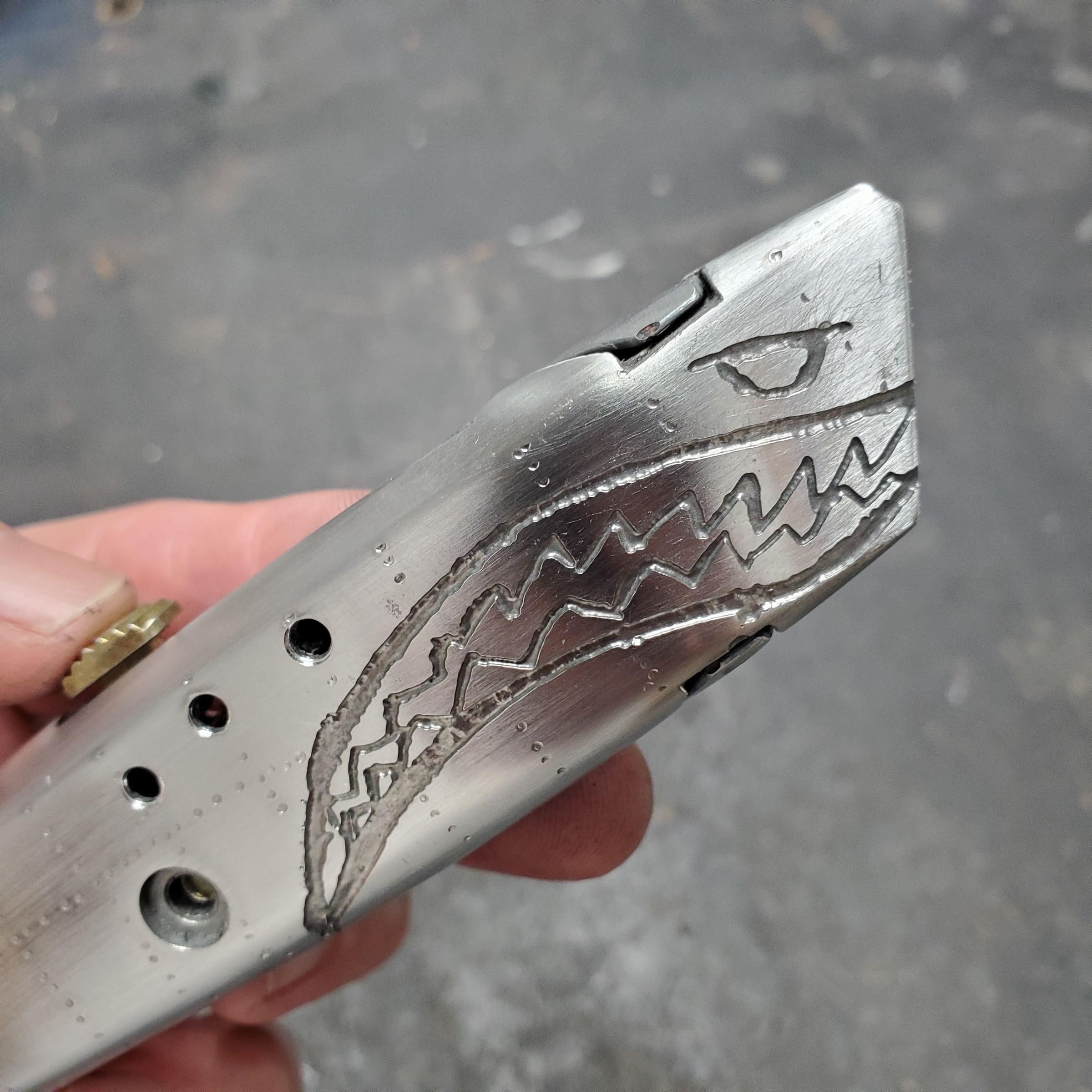 How to Personalize a Utility Knife With Acid Etching : 8 Steps (with ...