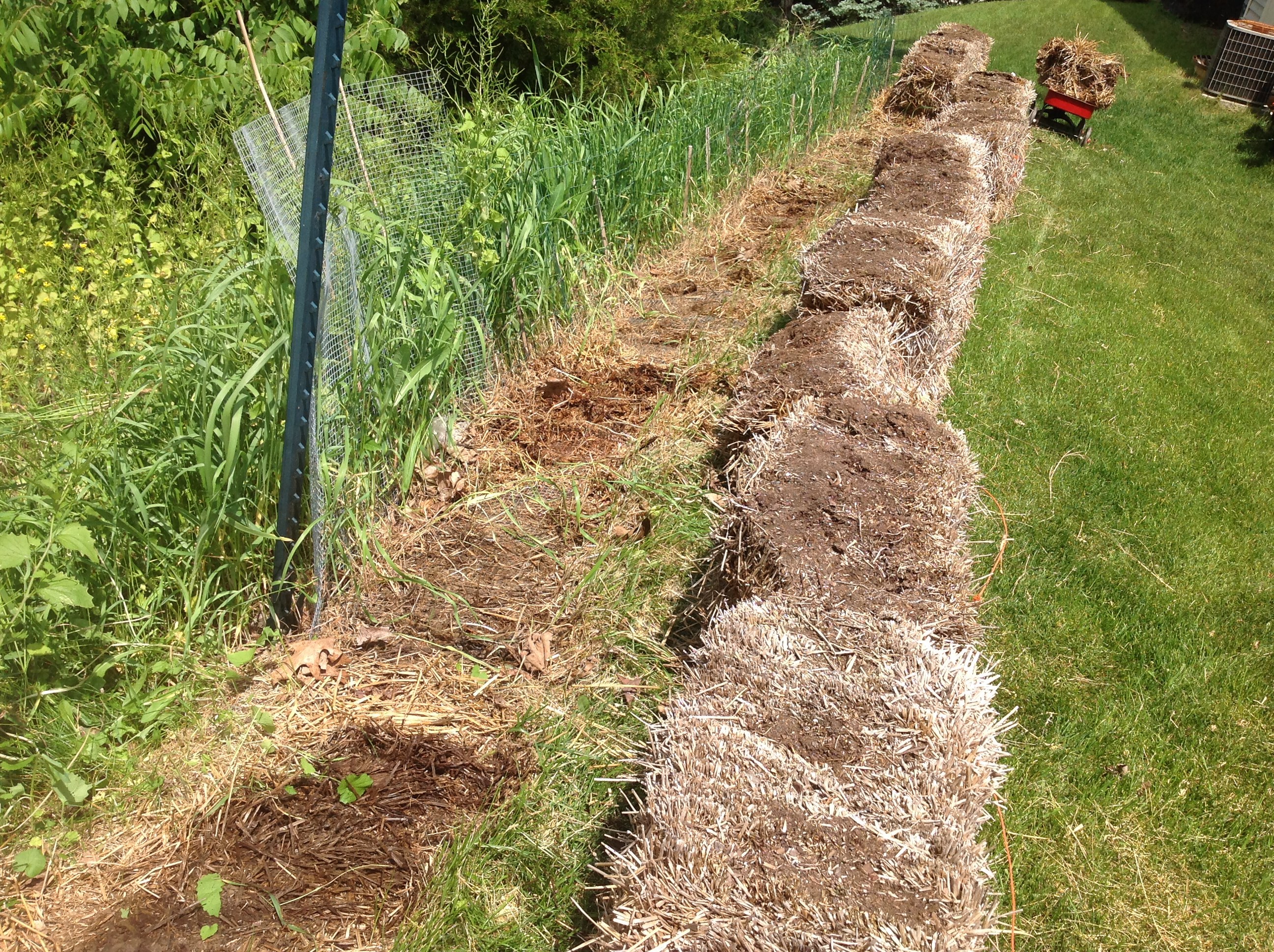 Straw Bale Gardening : 8 Steps (with Pictures) - Instructables