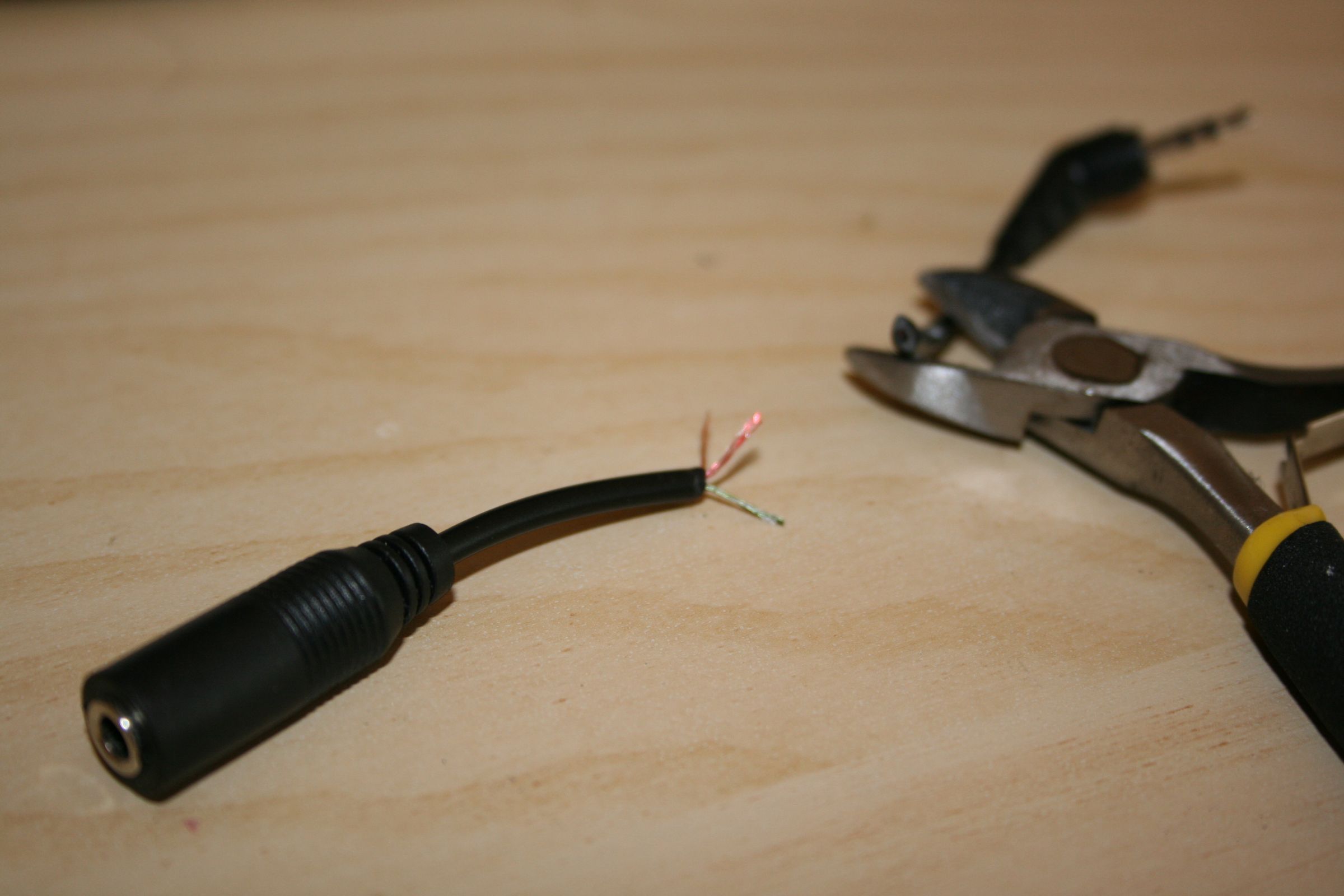 How to Plug Your Own Headphones Into a Cellphone : 7 Steps - Instructables