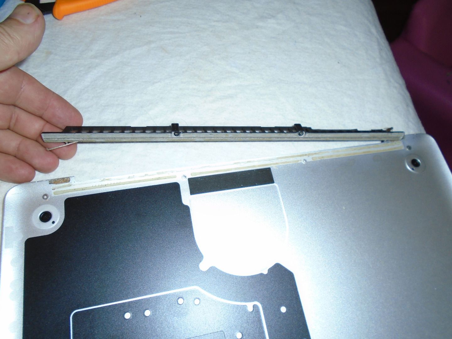Macbook Flappy Bottom Repair Hack : 5 Steps (with Pictures) - Instructables