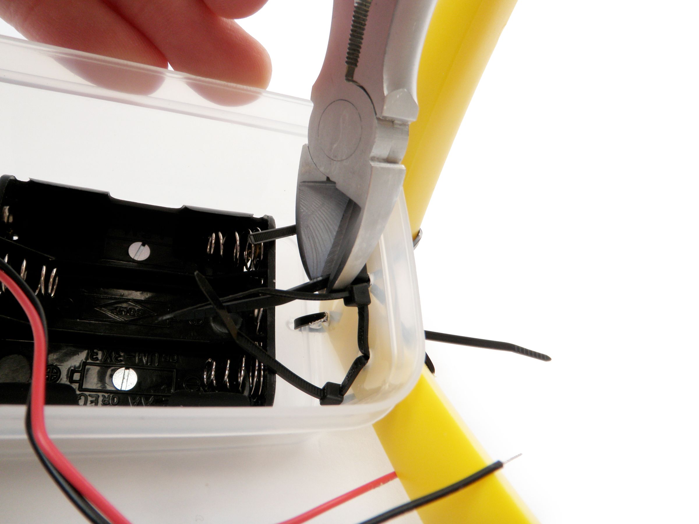 Simple Bots: Skitter : 20 Steps (with Pictures) - Instructables