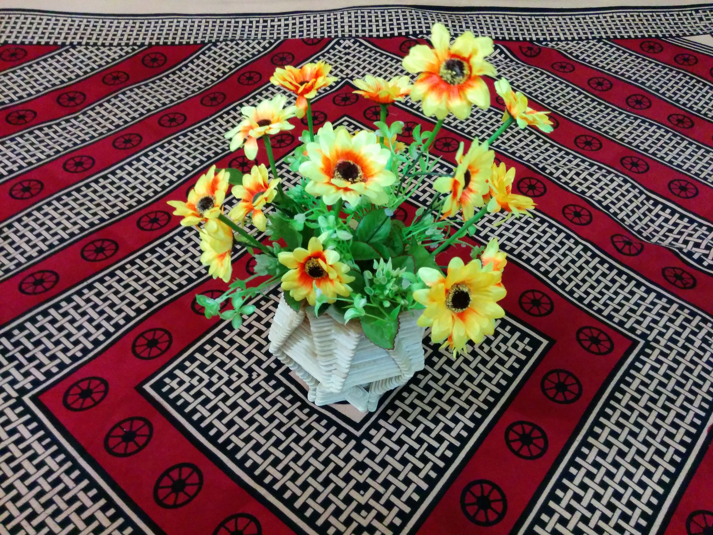 POPSICLE STICKS FLOWER VASE : 11 Steps (with Pictures) - Instructables