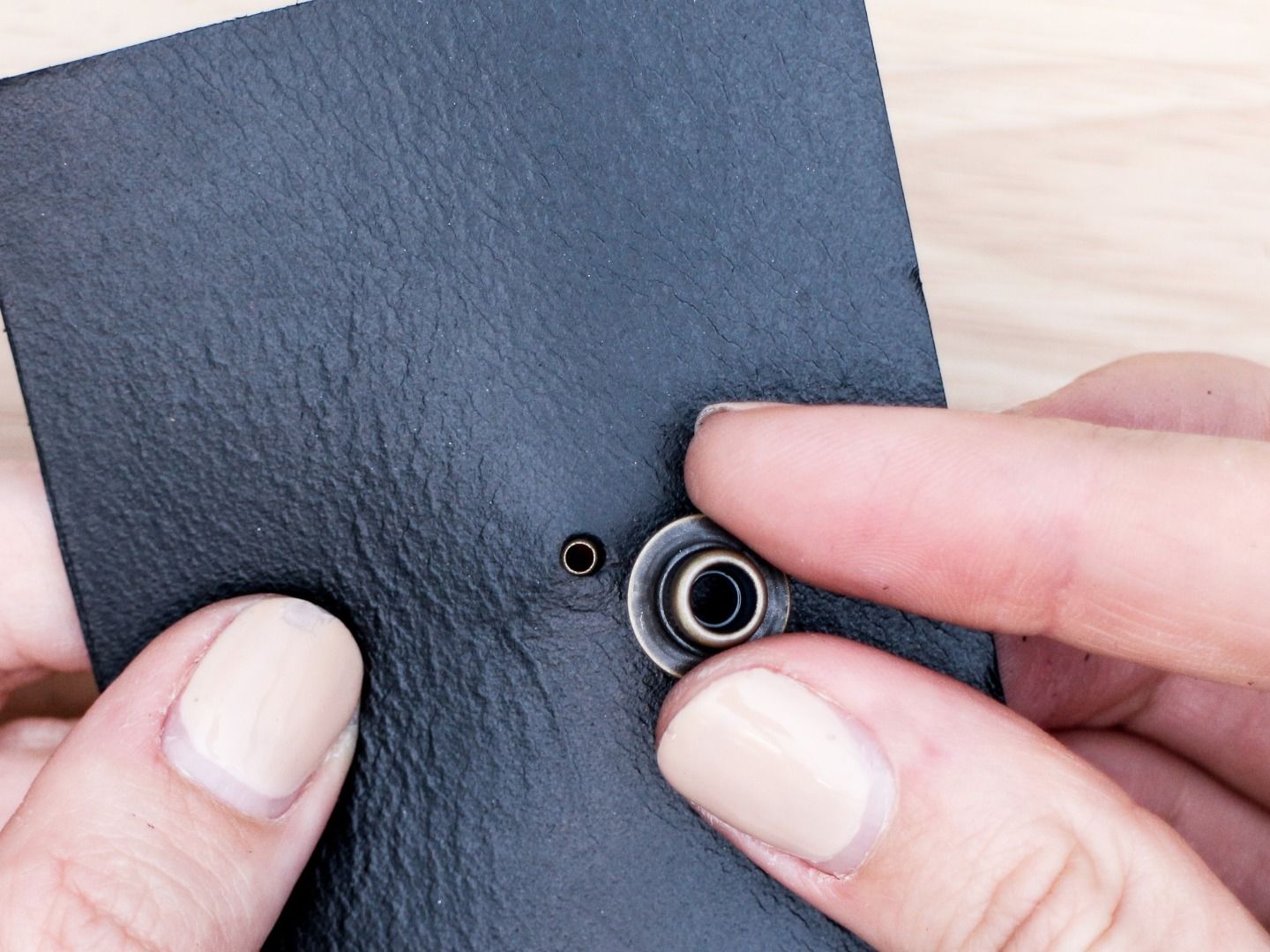 Leather Hardware: Snaps : 5 Steps - Instructables