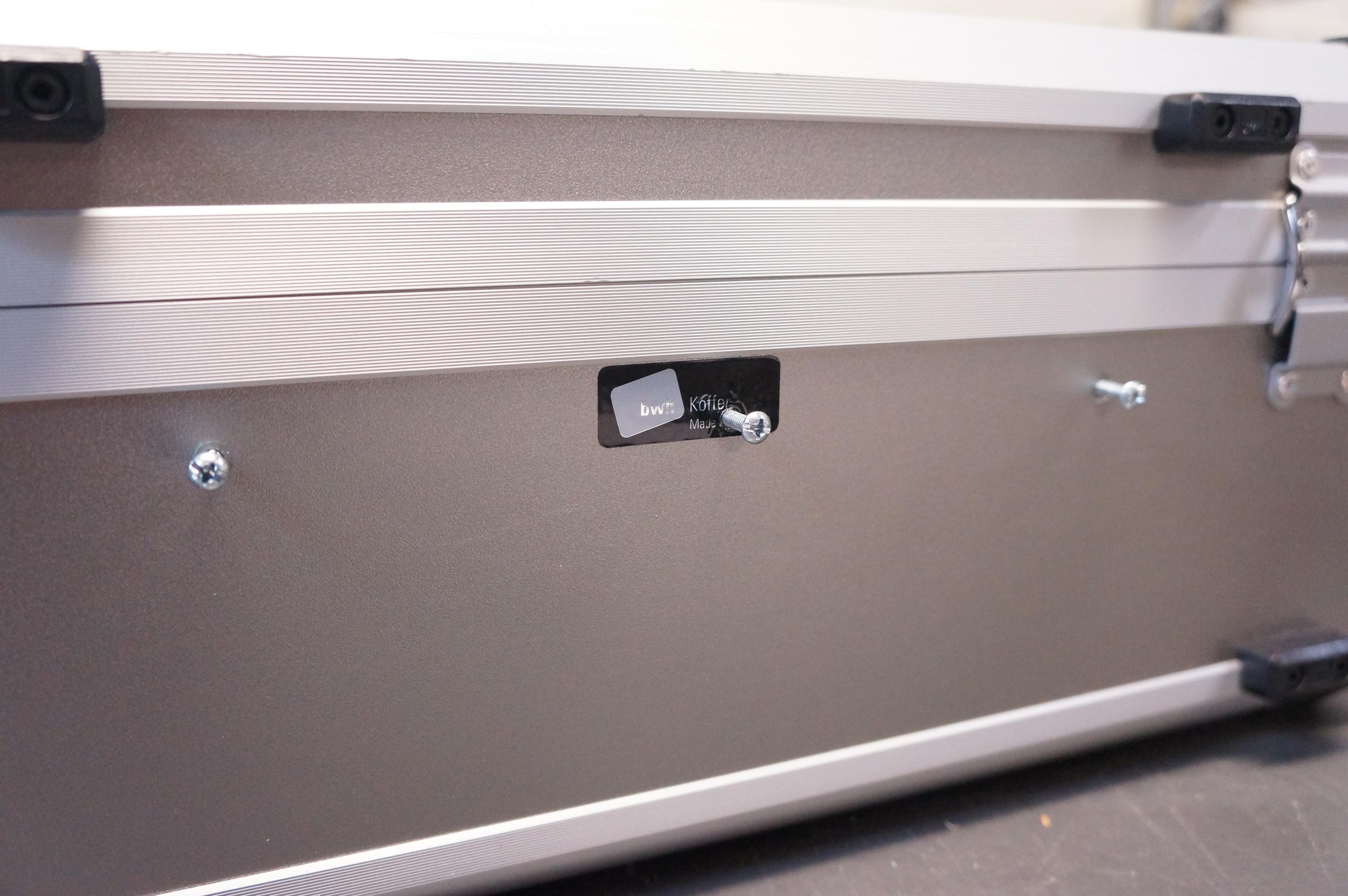 Cyberpunk Themed Briefcase Computer : 8 Steps (with Pictures ...