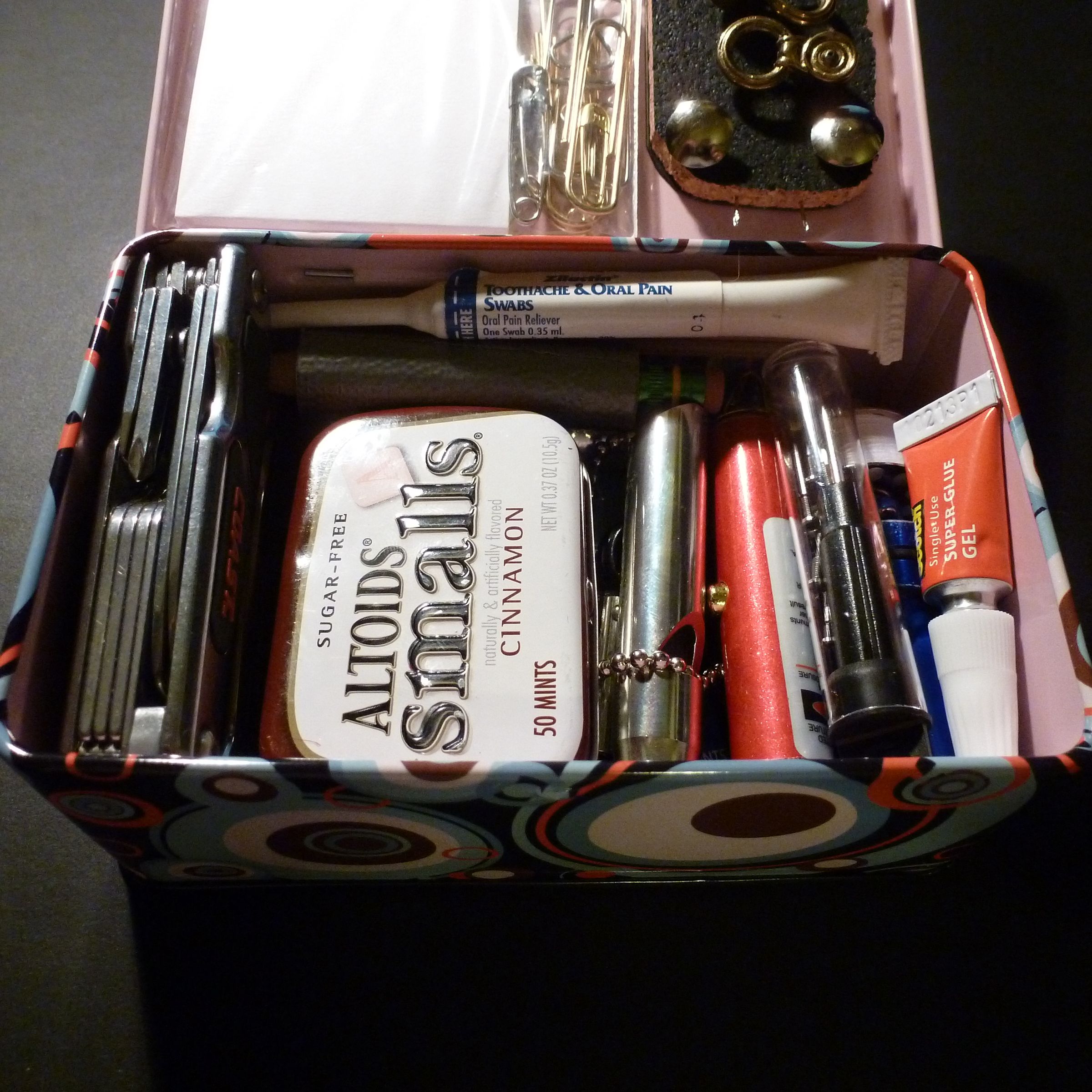 URBAN Emergency Kit Tin : 9 Steps (with Pictures) - Instructables