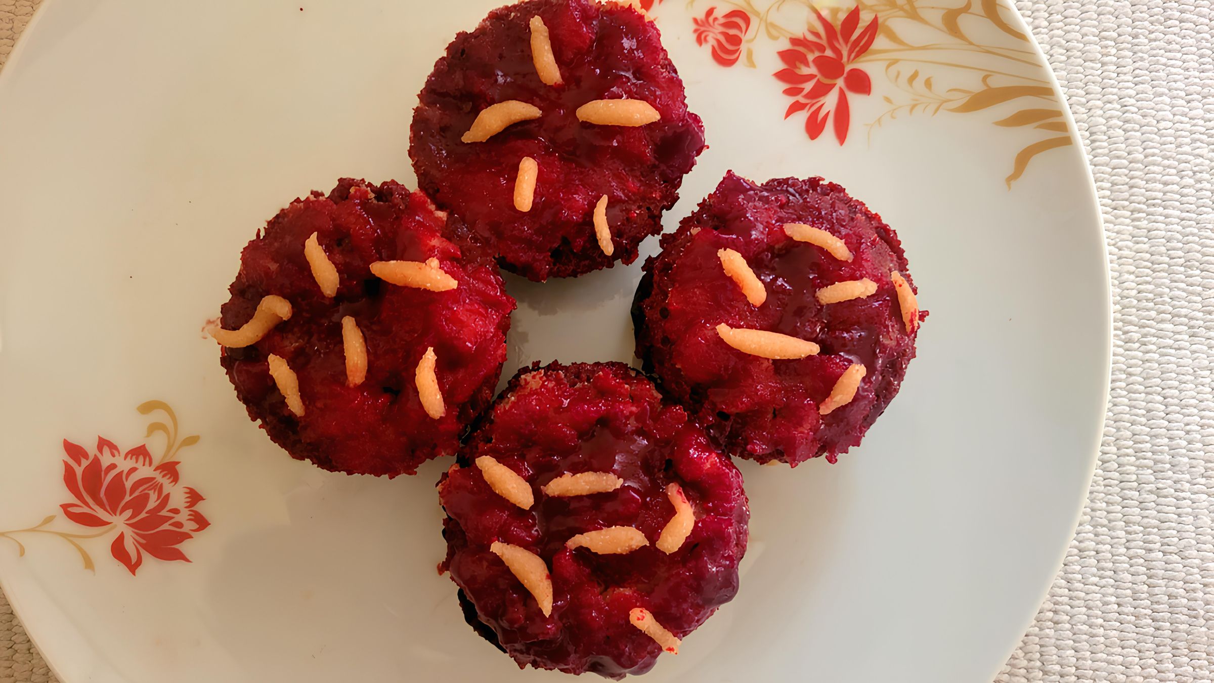 Blood Soaked Maggots Muffins : 10 Steps (with Pictures) - Instructables