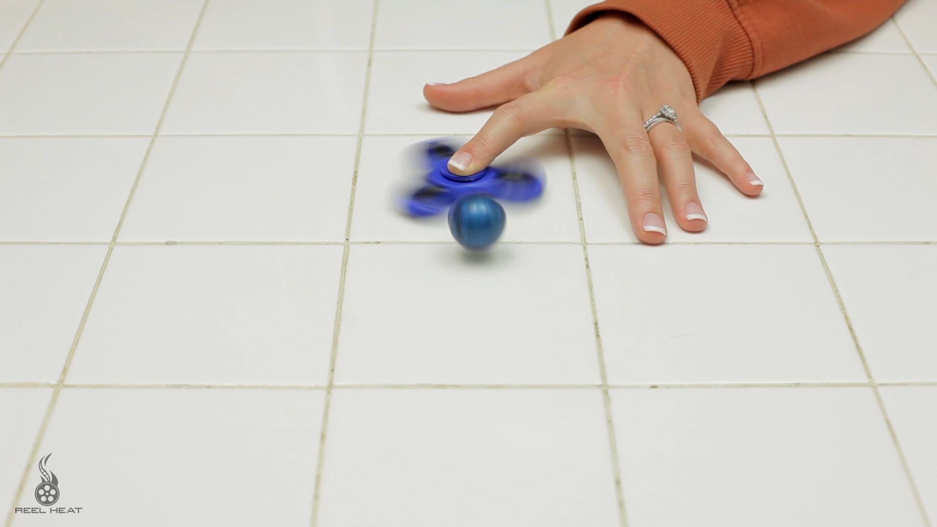 AWESOME FIDGET SPINNER INERTIA TRICKS : 5 Steps (with Pictures ...