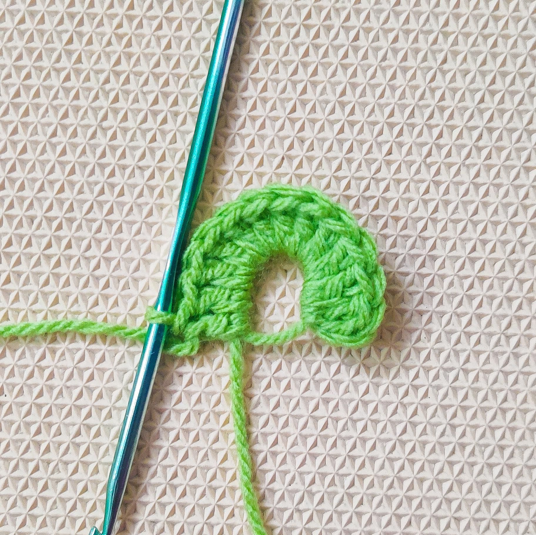 How to Make a Solid Double Crochet Spiral Circle : 7 Steps (with ...