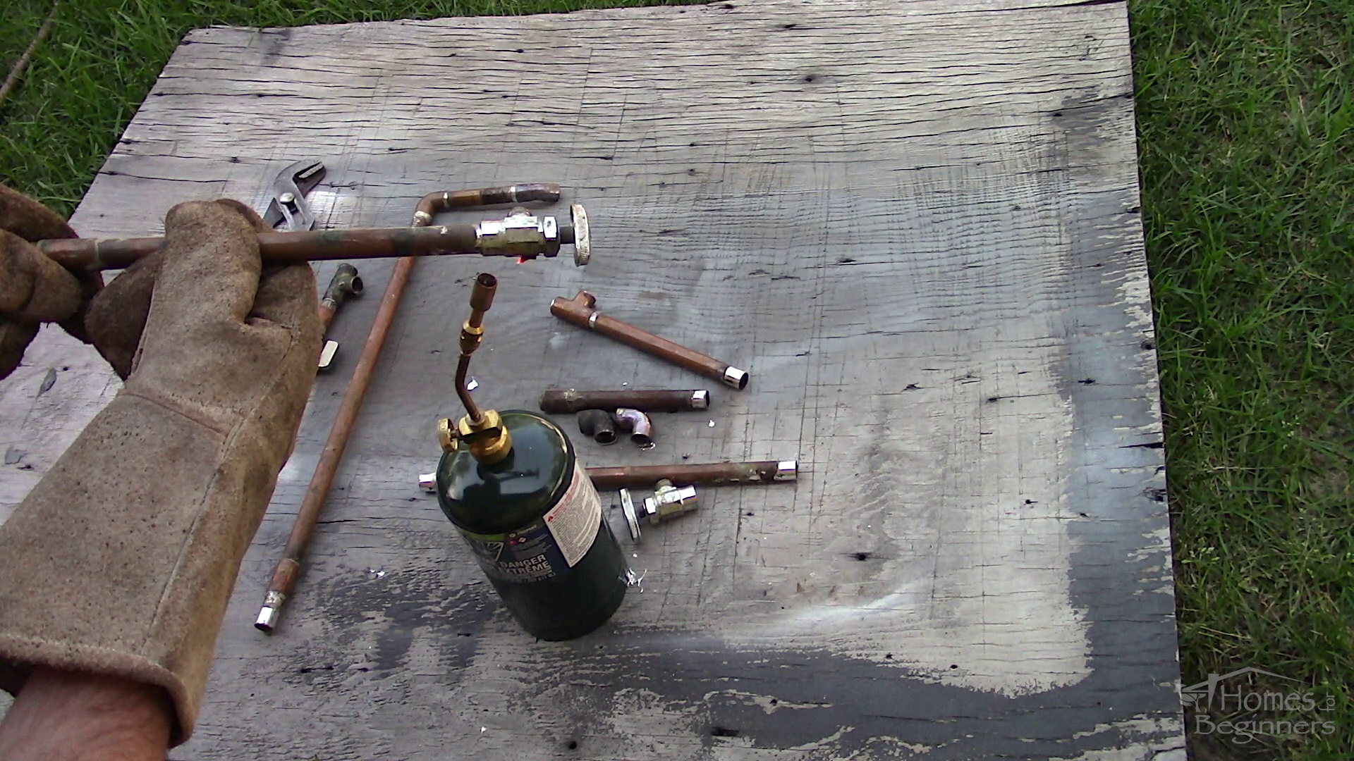 How to Desolder and Clean Copper Pipe and Fittings : 6 Steps ...