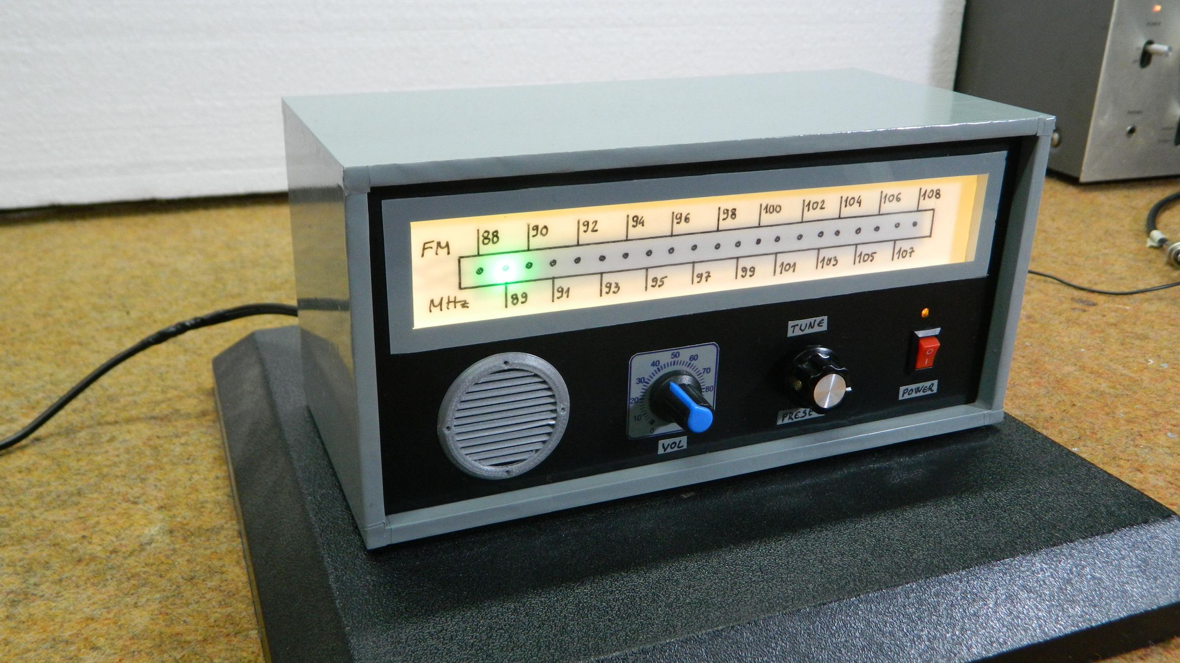 DIY Arduino Retro Look FM Radio With Linear Scale : 3 Steps - Instructables