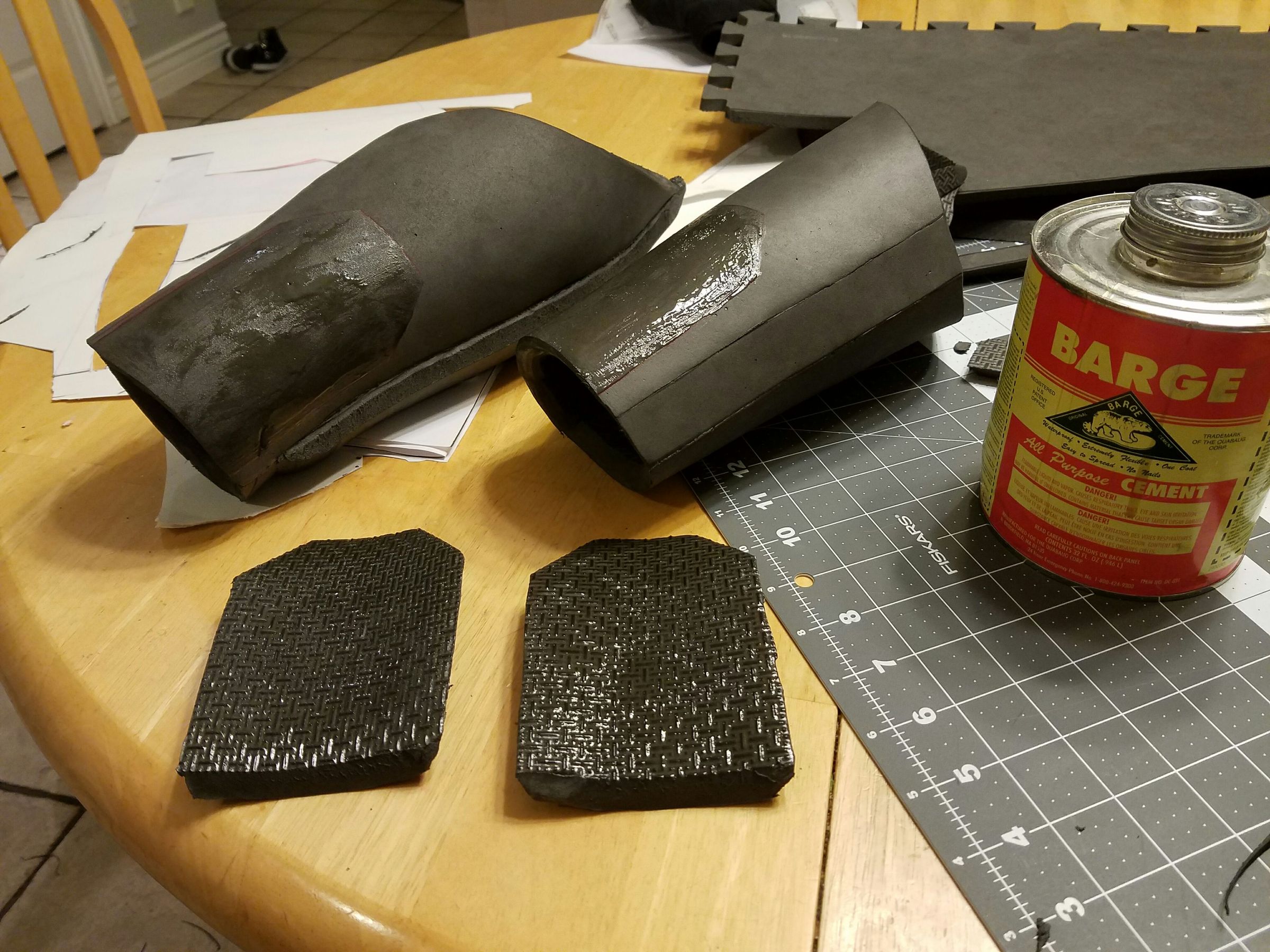 Batman Gauntlets : 7 Steps (with Pictures) - Instructables