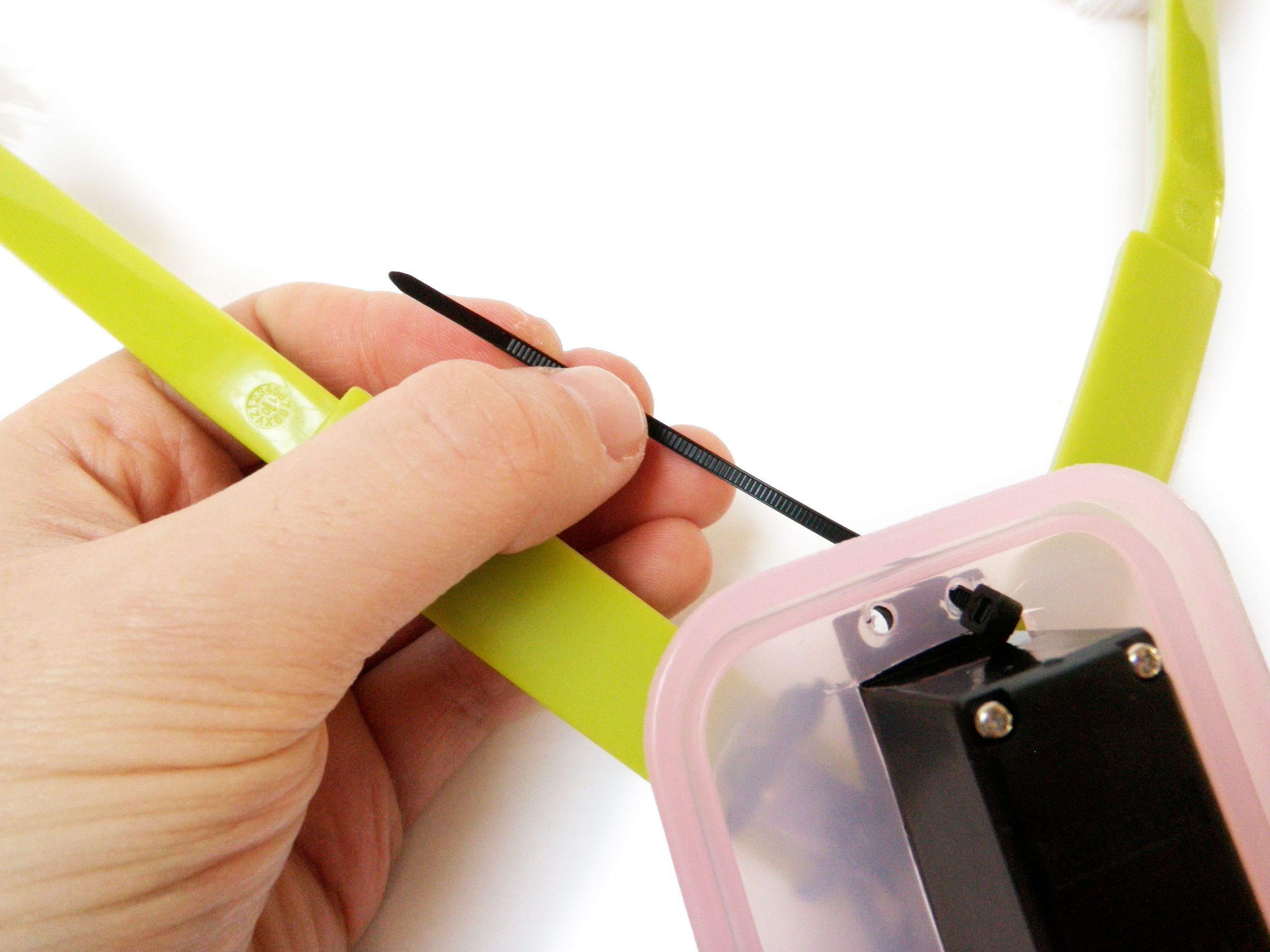 Simple Bots: Skitter : 20 Steps (with Pictures) - Instructables