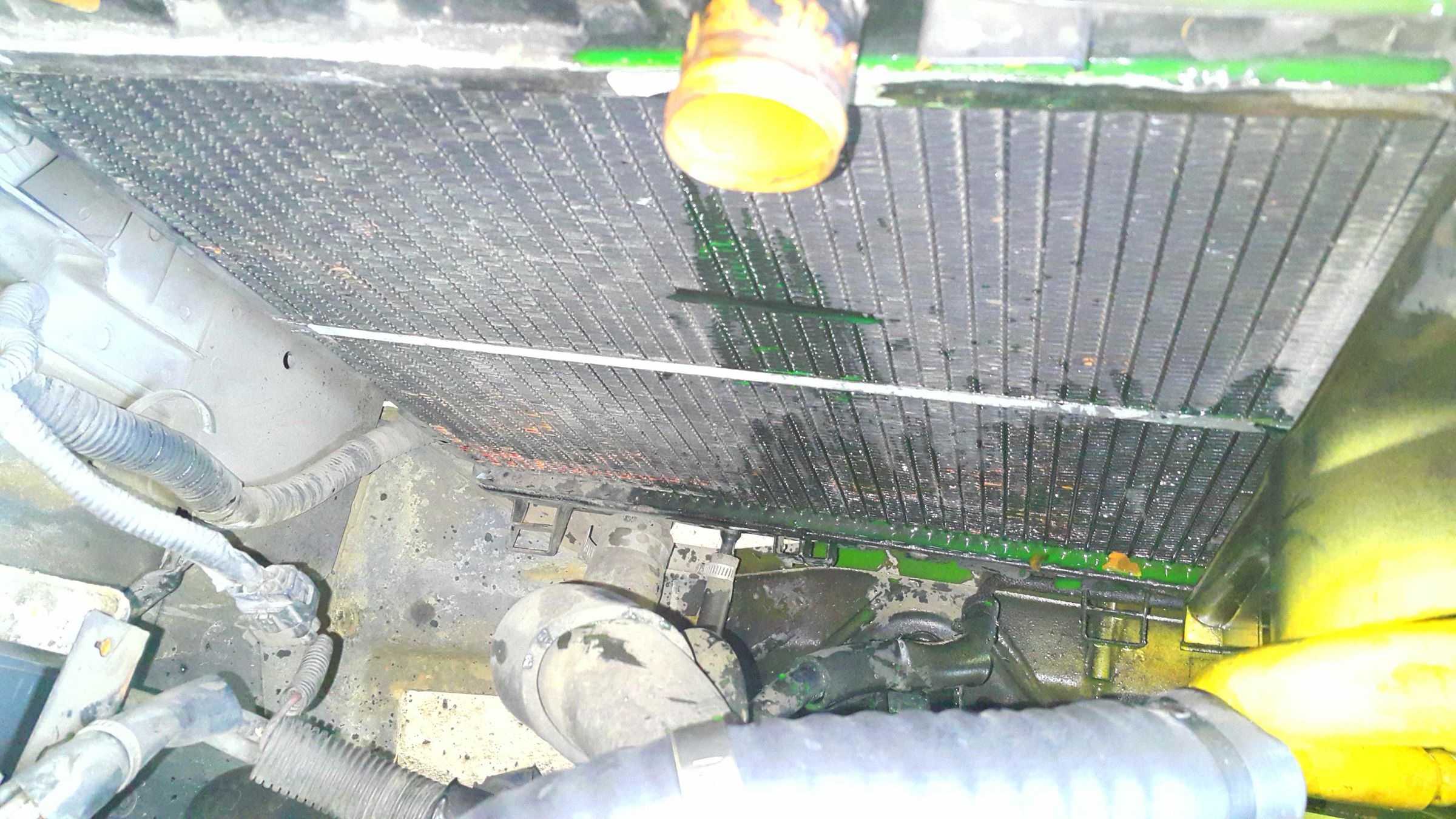 Replacing the Lower Radiator Hose on a Hyundai Trajet/sonata. : 4 Steps ...