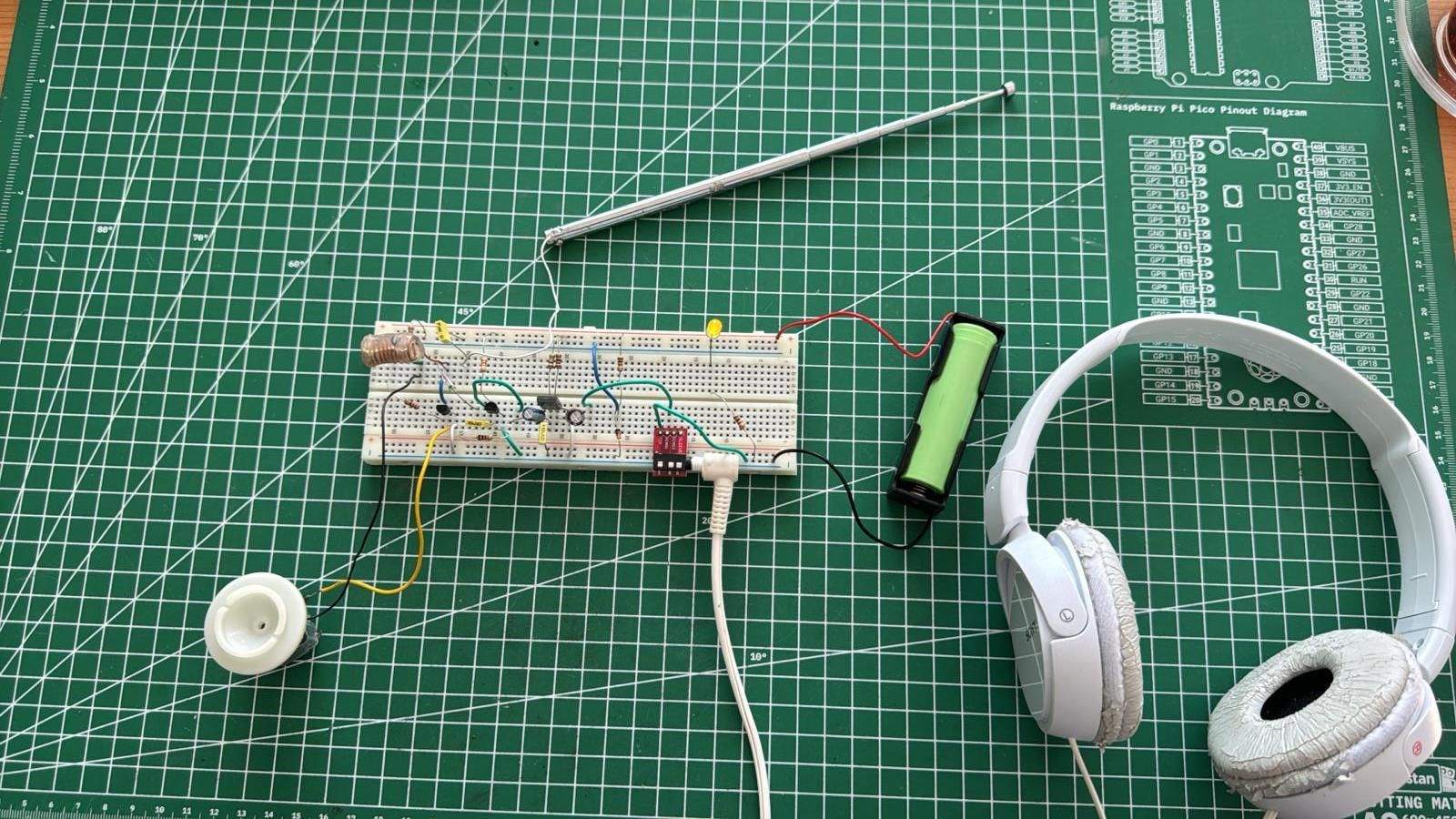 Simple FM Radio (Updated) : 6 Steps (with Pictures) - Instructables