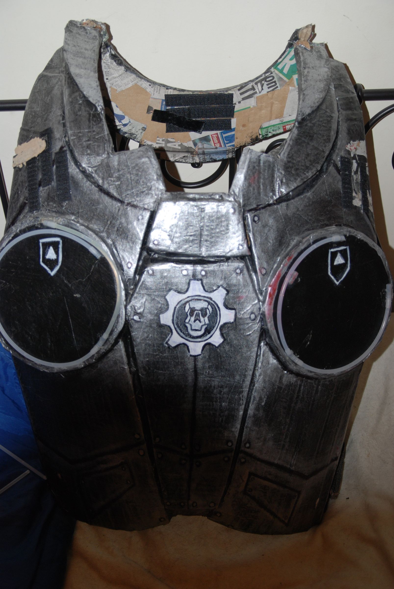 Halloween Cardboard Costumes and Weapons Gears of War Style : 10 Steps ...