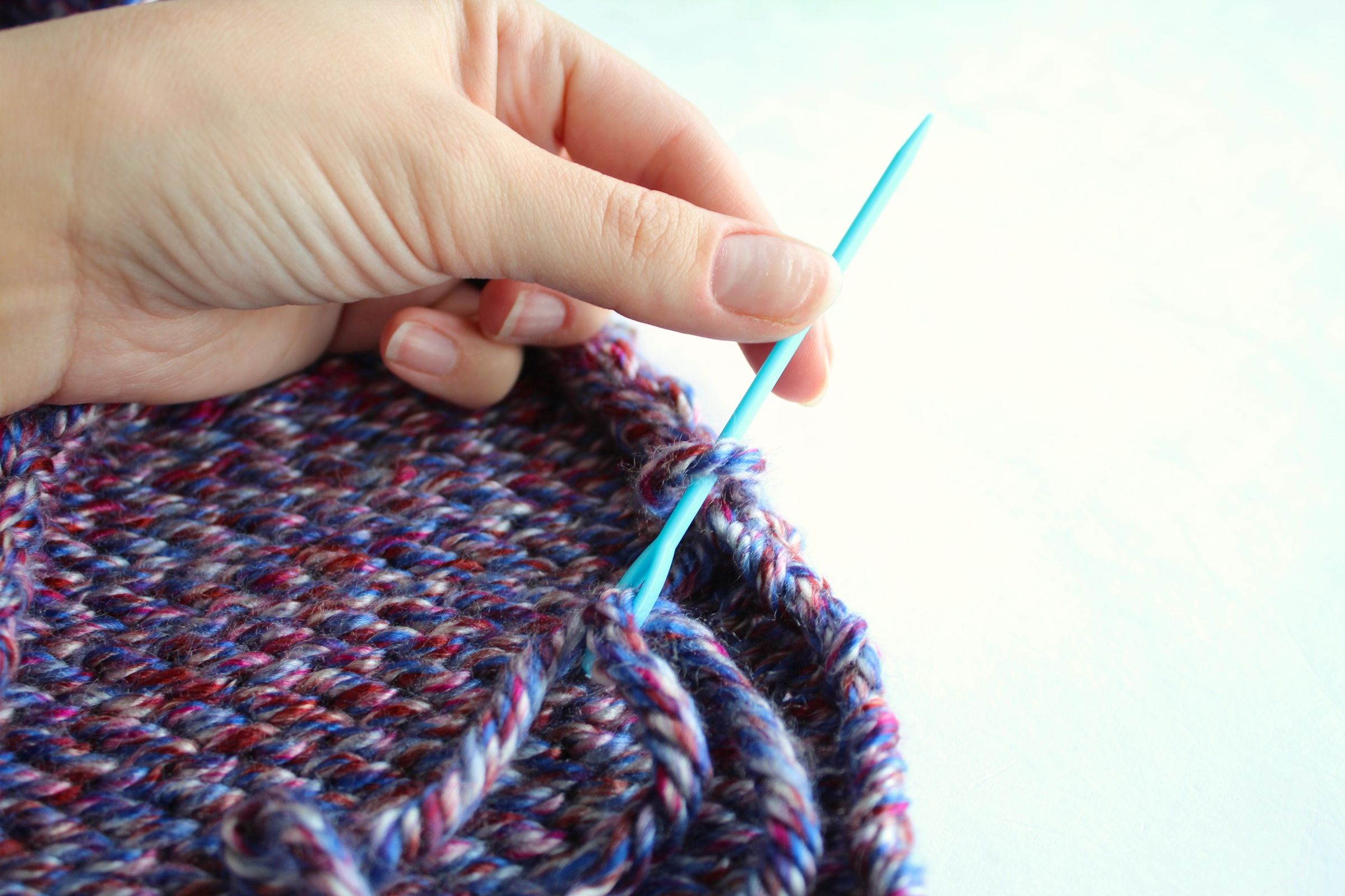How to Knit an Infinity Scarf on a Loom : 15 Steps (with Pictures ...