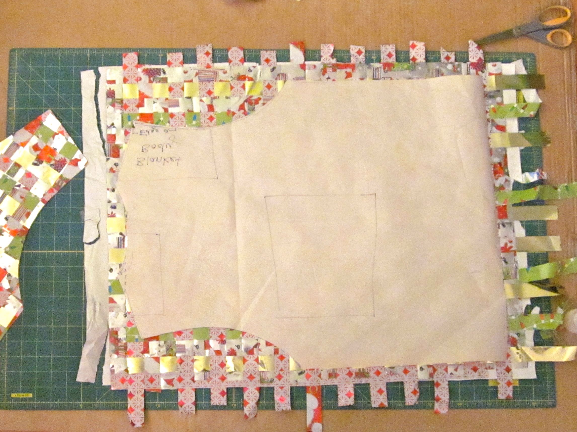 Recycled Woven Gift Wrap Vest : 7 Steps (with Pictures) - Instructables