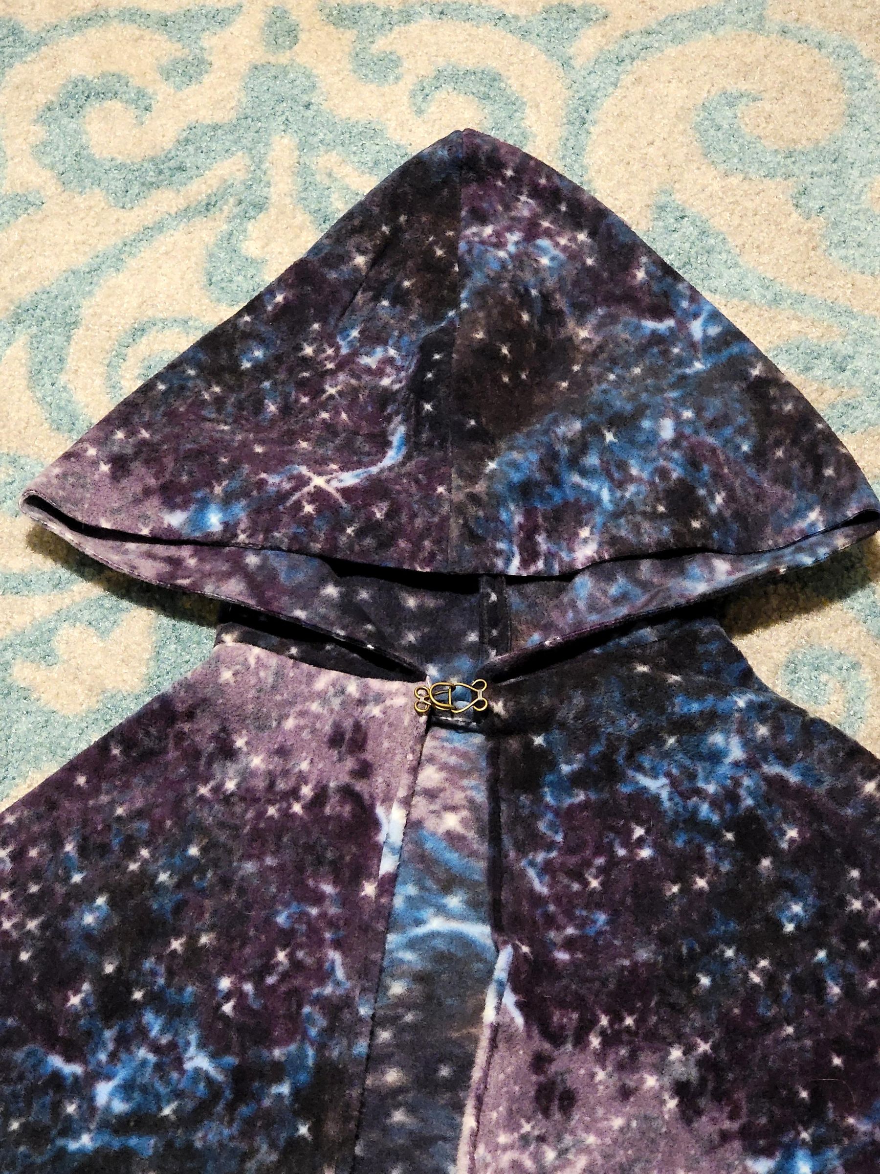 An Easy Costume Cloak : 3 Steps (with Pictures) - Instructables