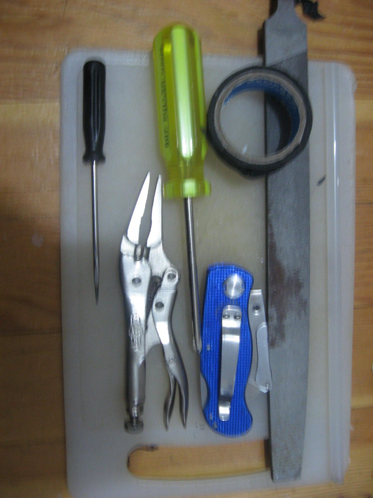 Make Your Own Ipod Nano Dock With Out-Of-The-Box Objects. : 6 Steps - Instructables