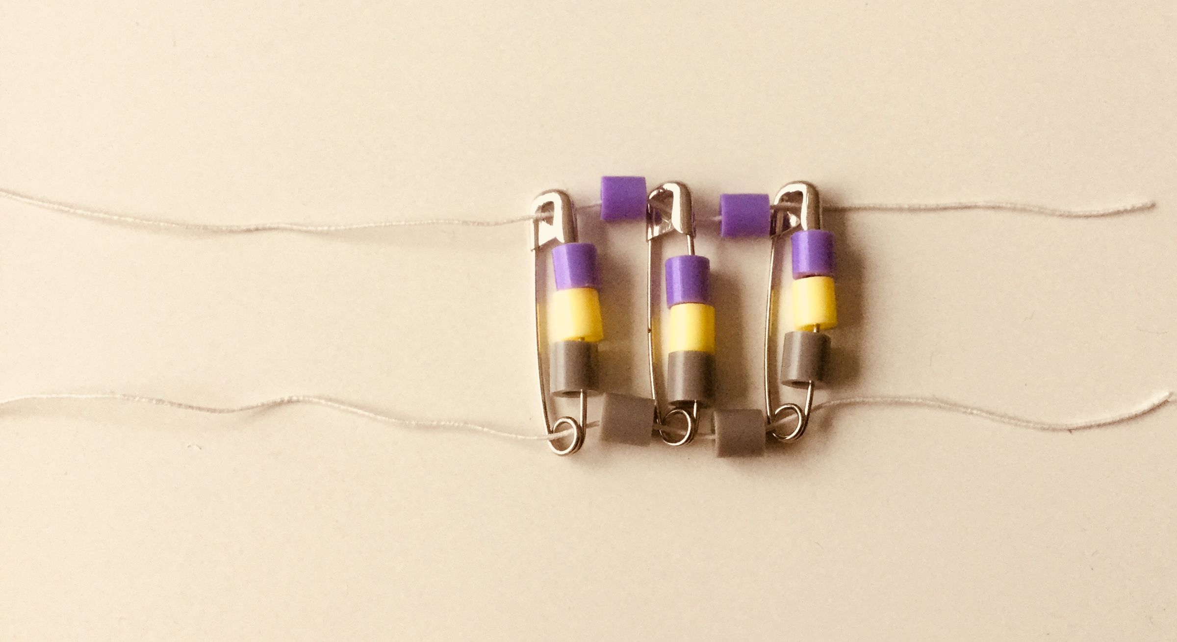 Simple Safety Pin Bracelet : 5 Steps (with Pictures) - Instructables