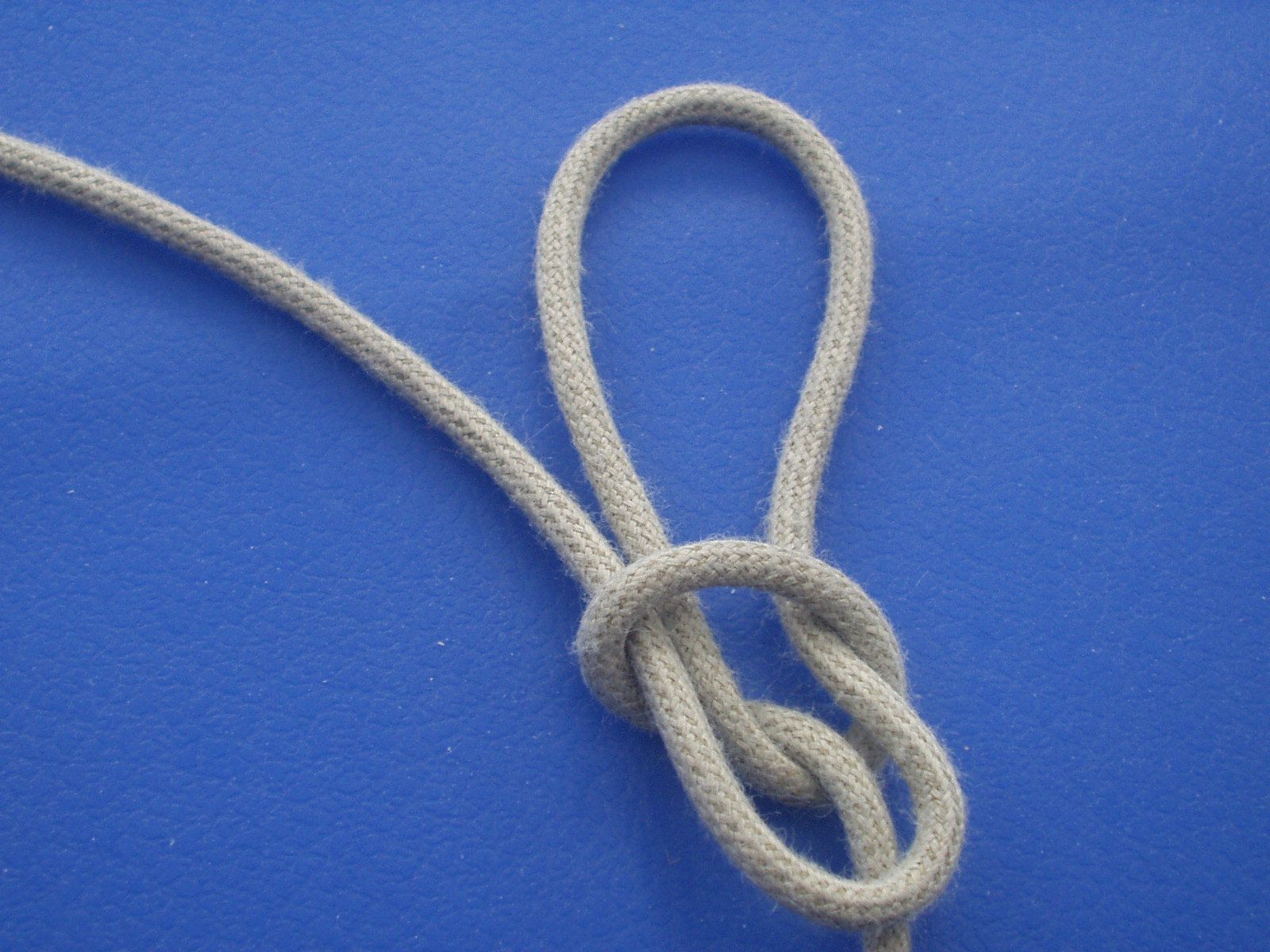 Slipped Overhand Knot Lanyard : 7 Steps - Instructables