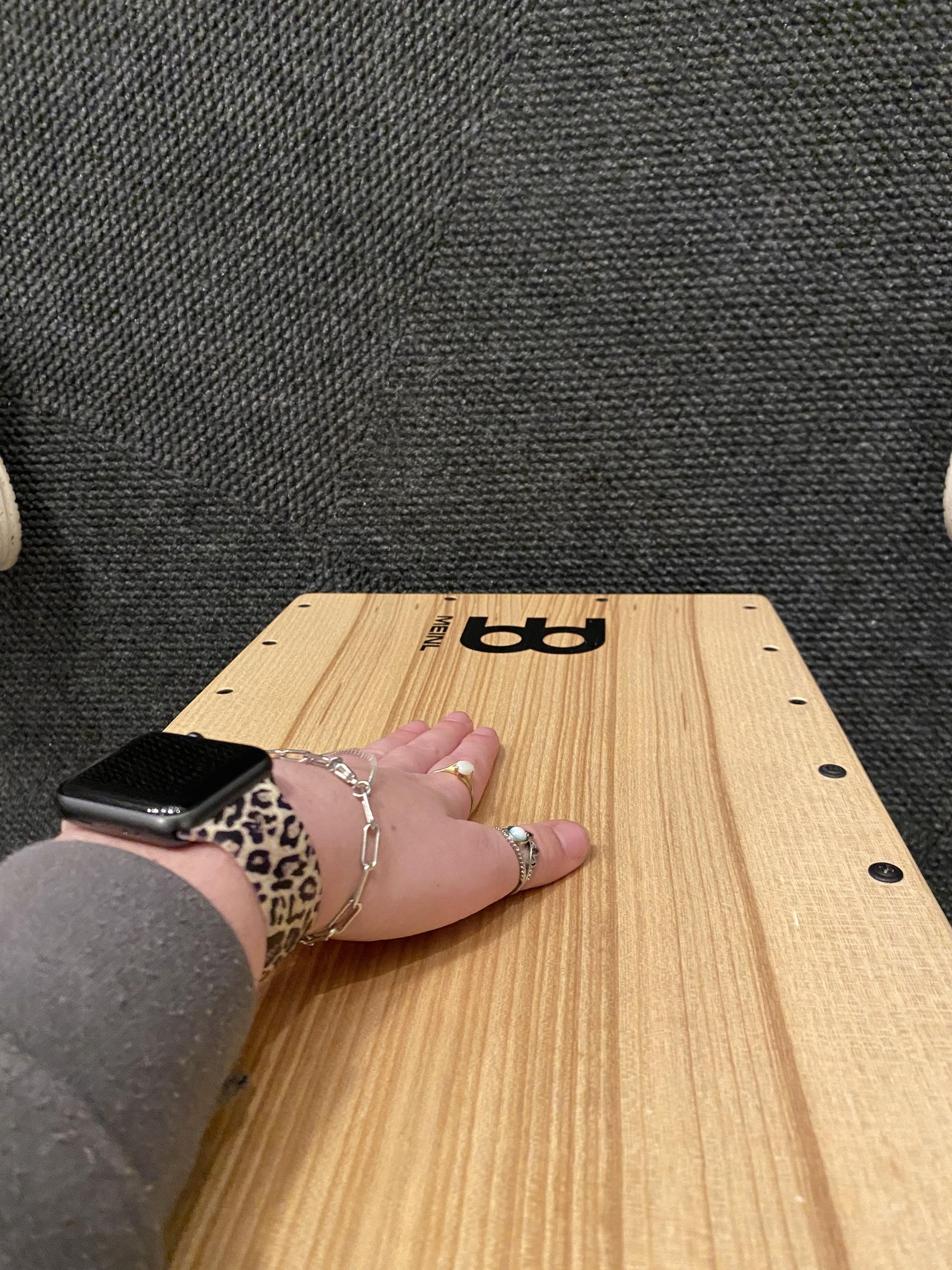 How to Play the Cajón : 3 Steps - Instructables