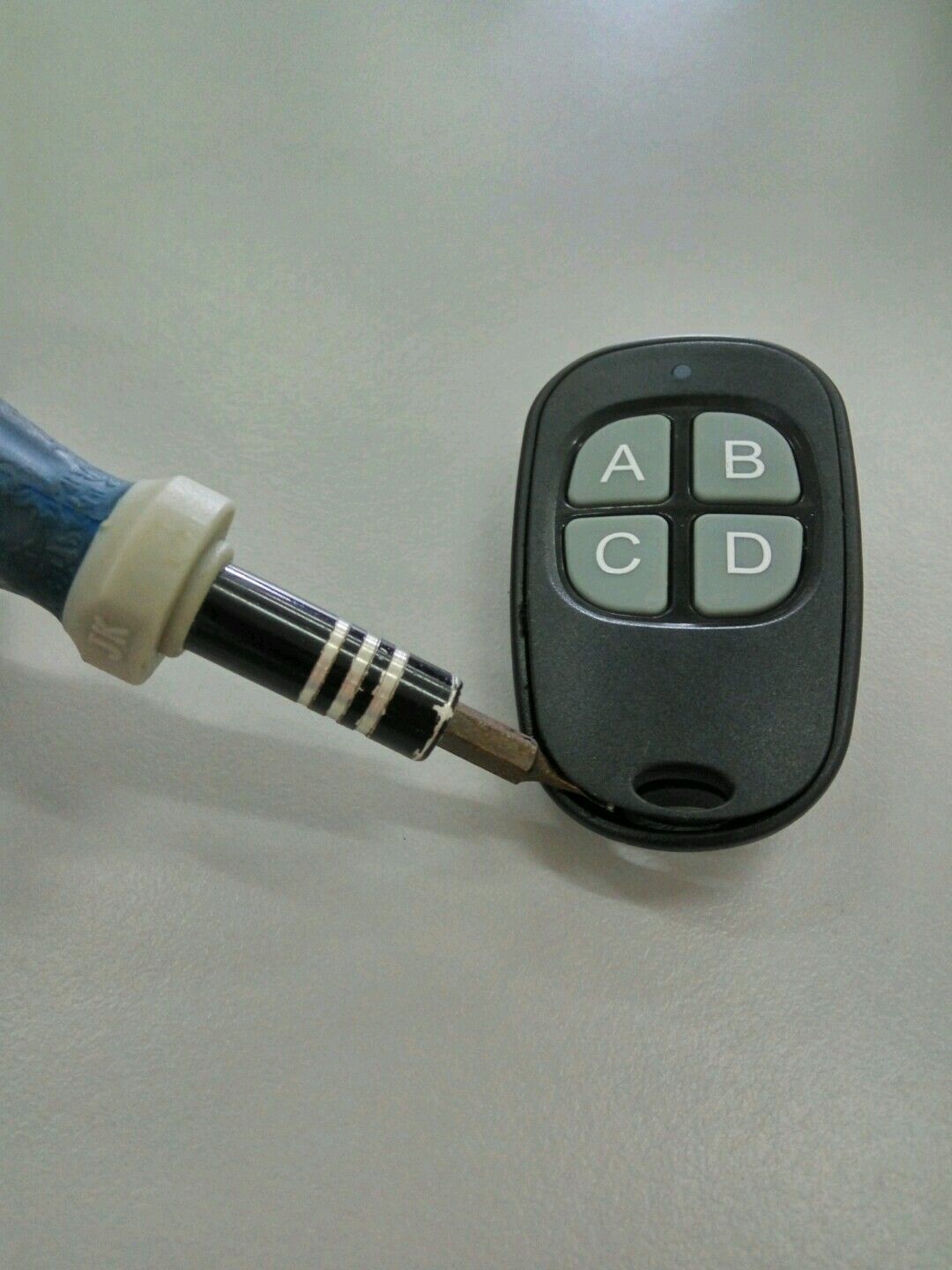 How to Set the ID for the RF Remote Control Kit : 8 Steps - Instructables