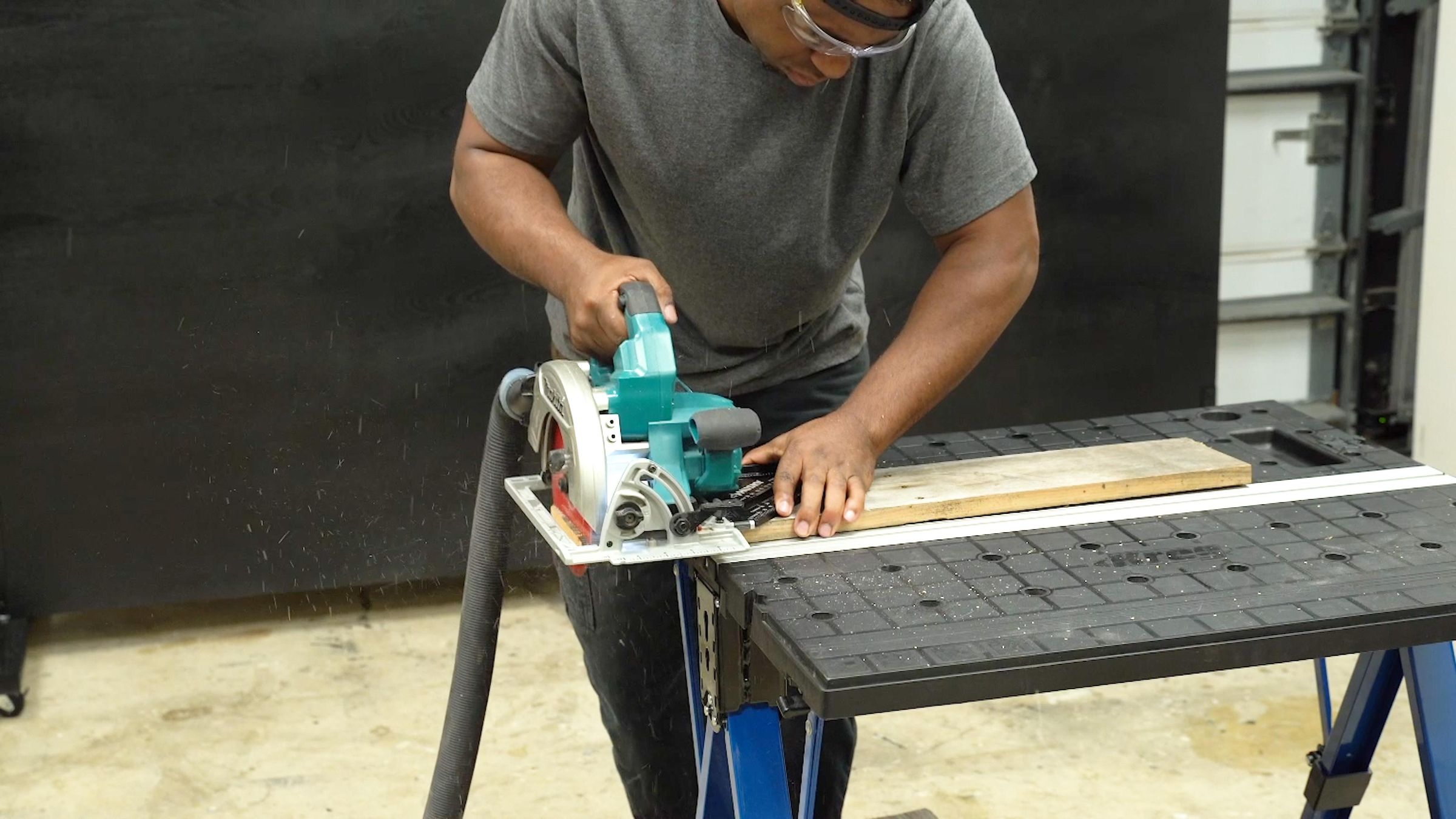 How to Build a Portable Pallet Wall : 10 Steps (with Pictures ...
