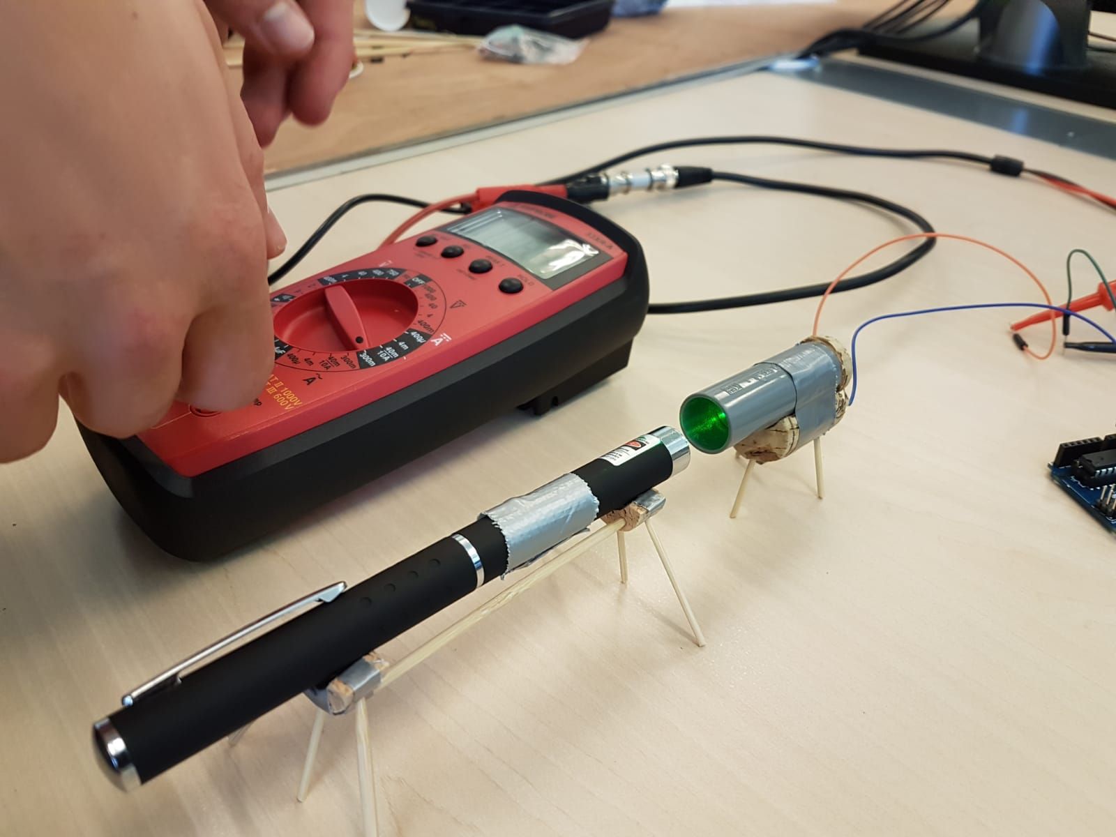 Demonstrating Photo-electric Effect : 6 Steps - Instructables