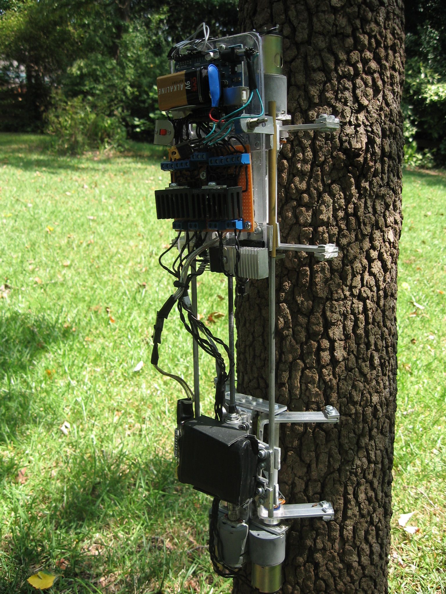 Tree Climbing Robot : 20 Steps (with Pictures) - Instructables