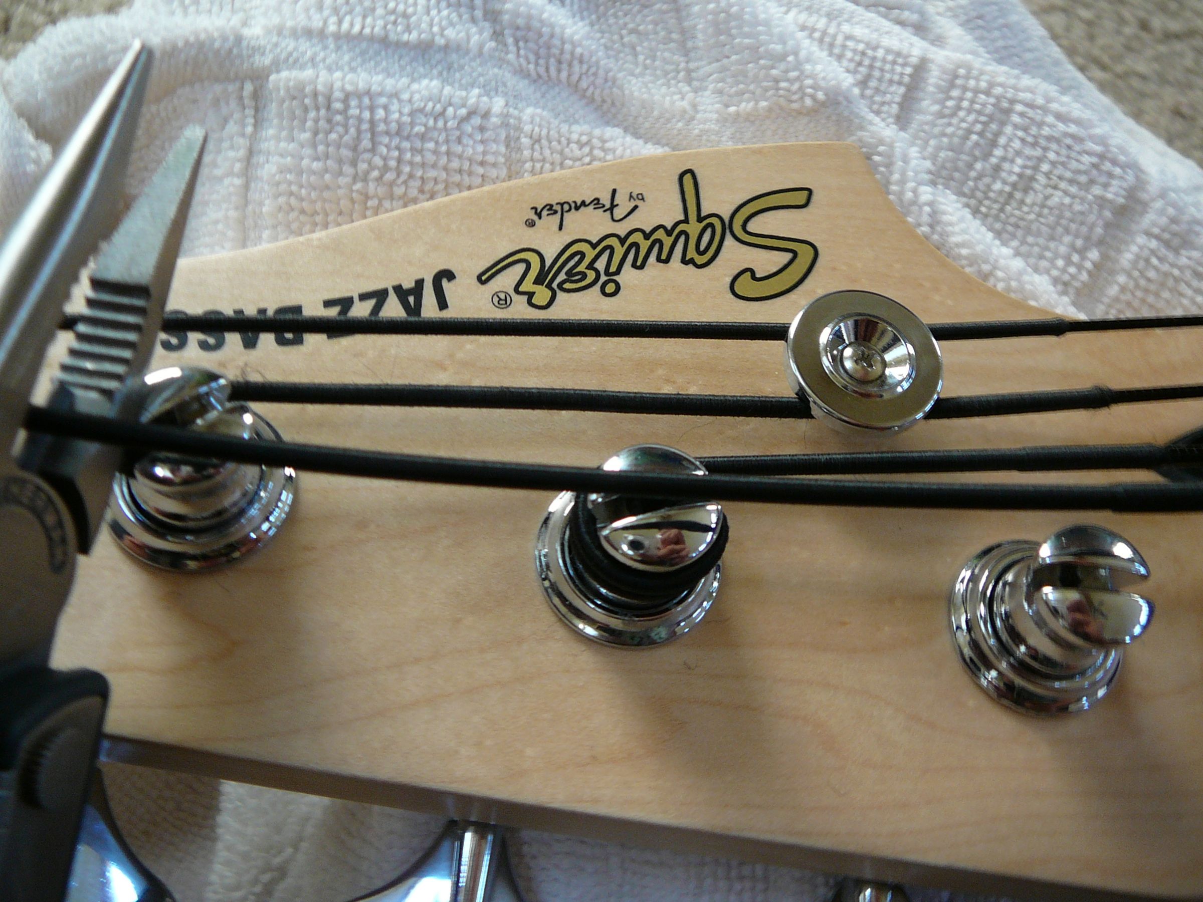 How to Replace Your Bass Strings : 5 Steps (with Pictures) - Instructables