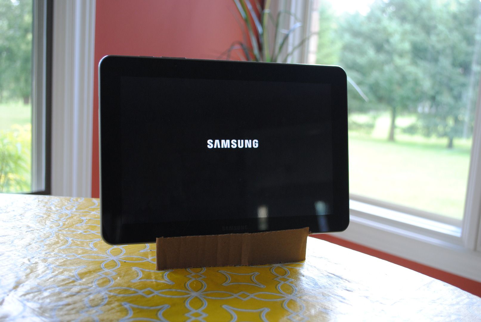 Cardboard Tablet/Phone Stand : 7 Steps - Instructables