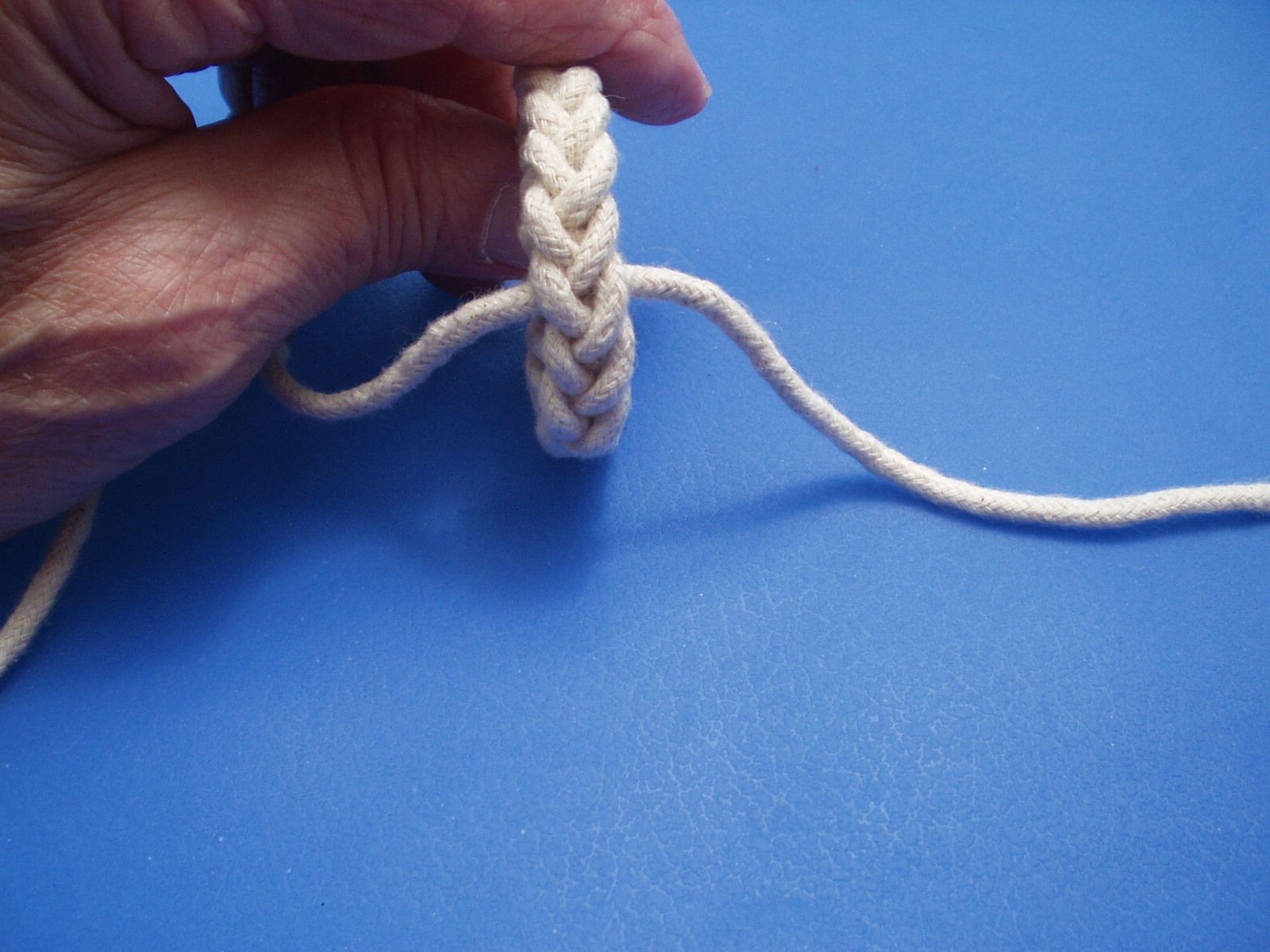 Single Strand Ringbolt Hitching : 11 Steps (with Pictures) - Instructables
