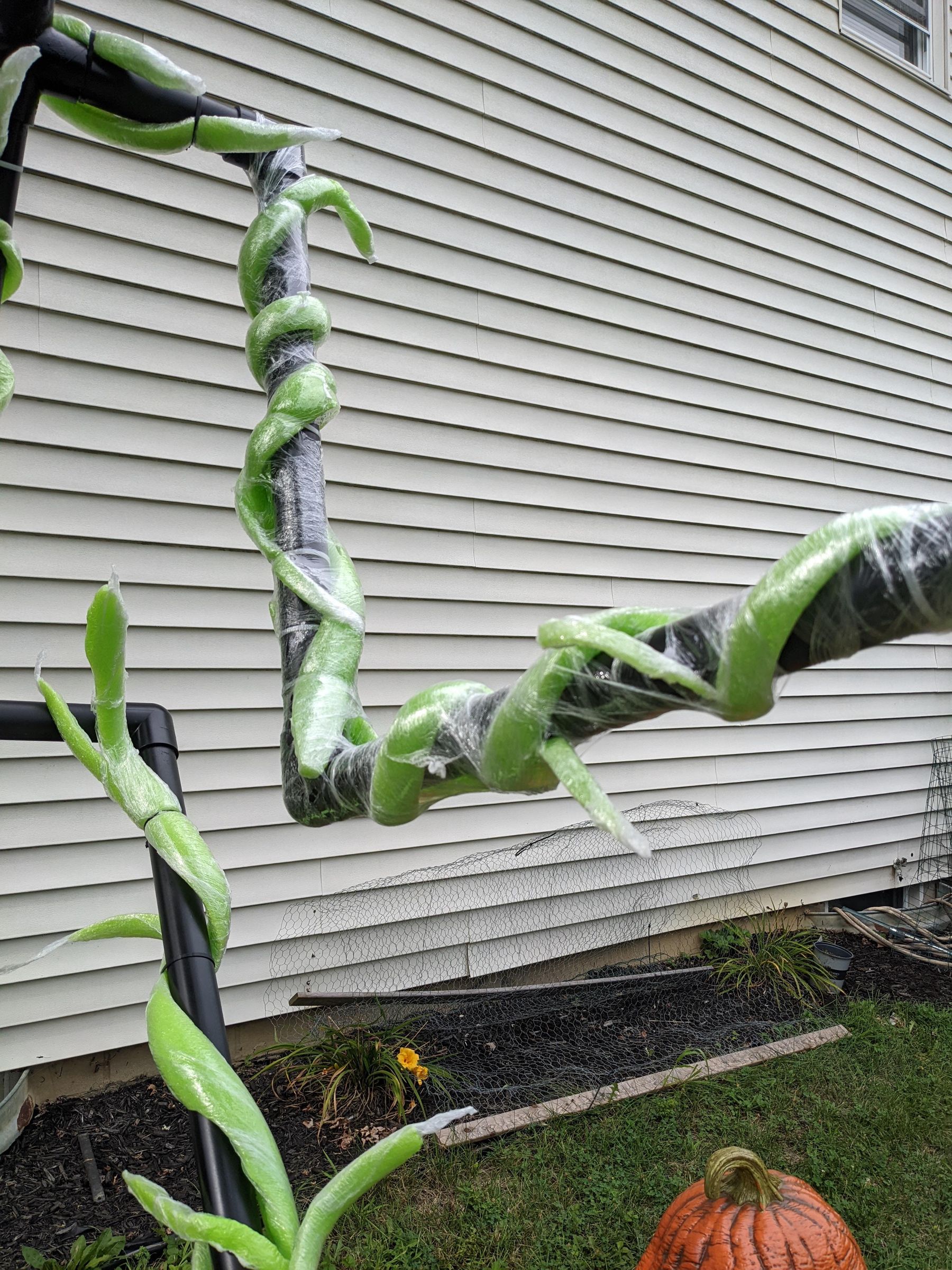 DIY 12ft Grimacing Pumpkin Monster Halloween Prop /Decoration : 5 Steps ...