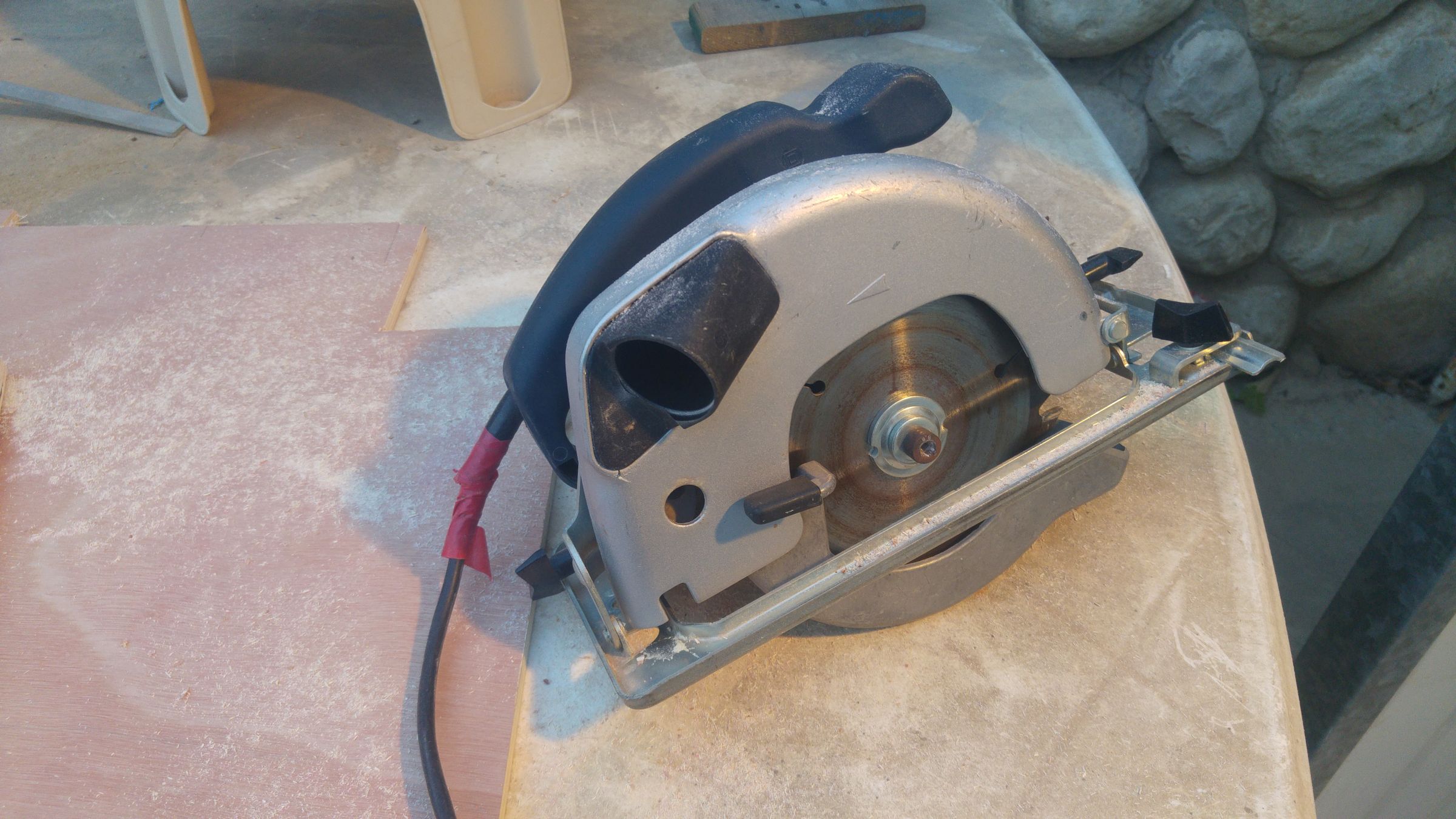 Easy to Make Small Router Table : 4 Steps - Instructables