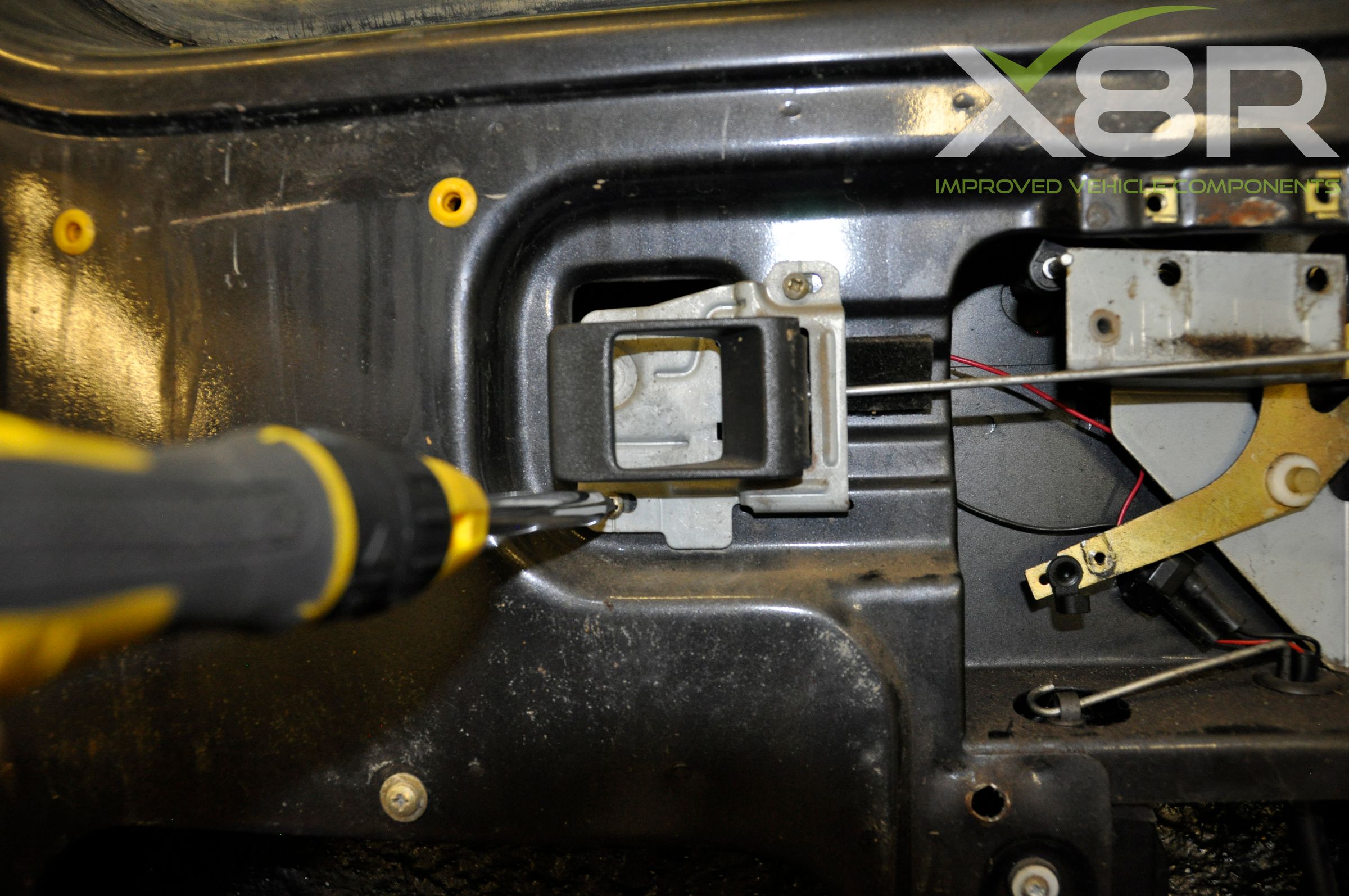 Fitting Our Replacement Door Lock Springs Land Rover Discovery 1 Range ...