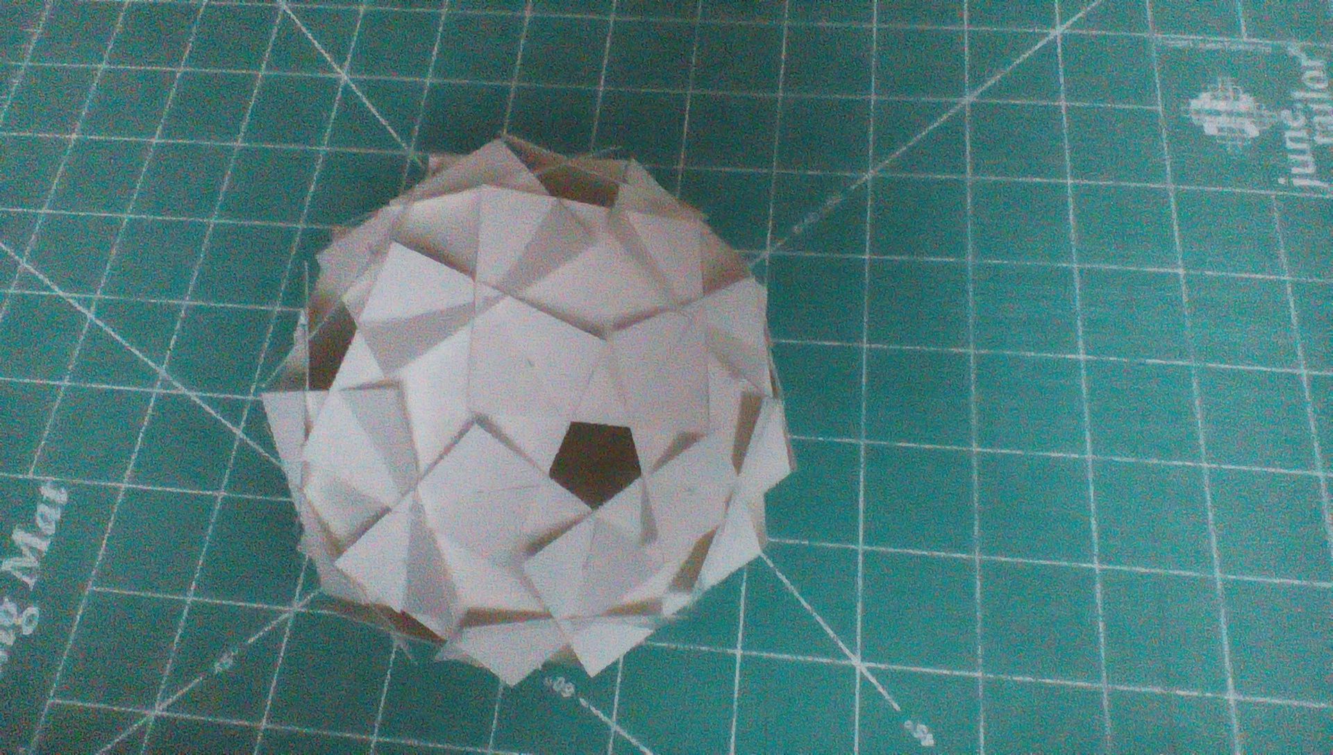Paper Snowball #2 : 4 Steps (with Pictures) - Instructables