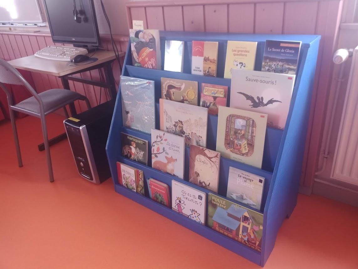 How to Build a Montessori Bookshelf With Just 2 Plywood Sheets : 8 ...