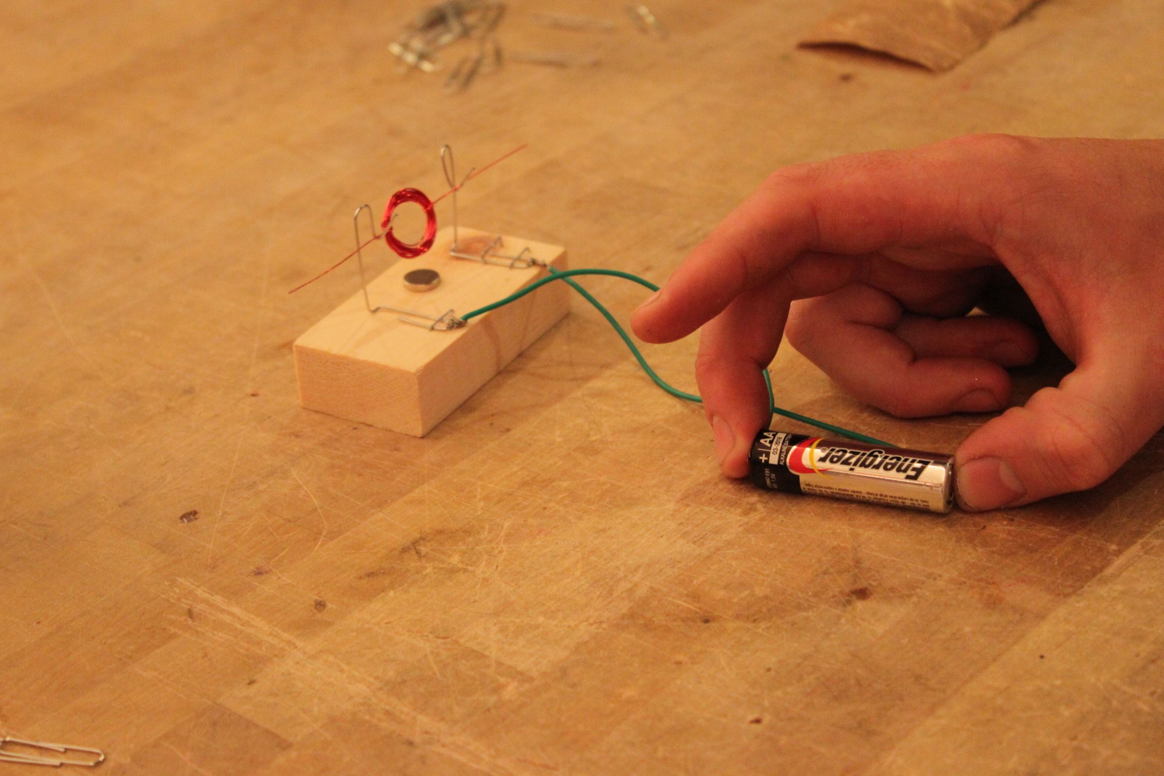 How to Make a Simple Motor : 8 Steps (with Pictures) - Instructables