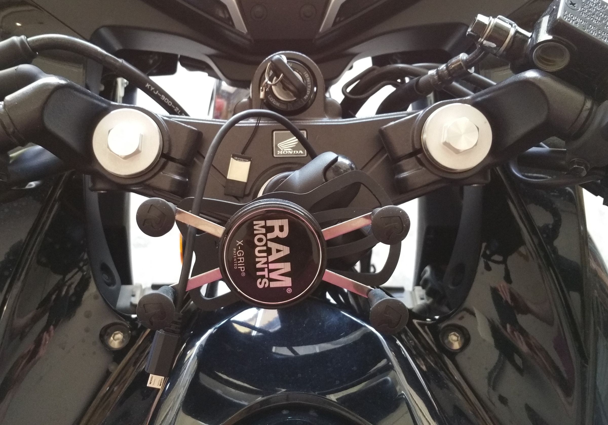 How to Install a RAM Phone Mount on a Motorcycle : 6 Steps (with ...