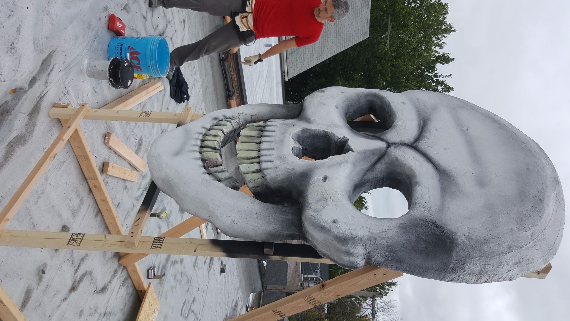 Giant Skeleton Halloween Decoration : 10 Steps (with Pictures ...