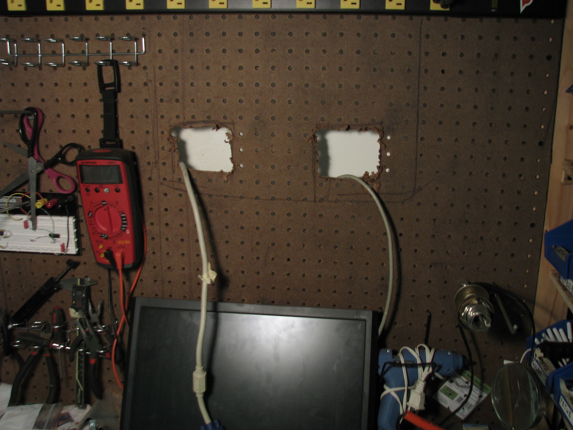 Mad Scientist Lab Gear: Lab Screen Mounting : 8 Steps - Instructables
