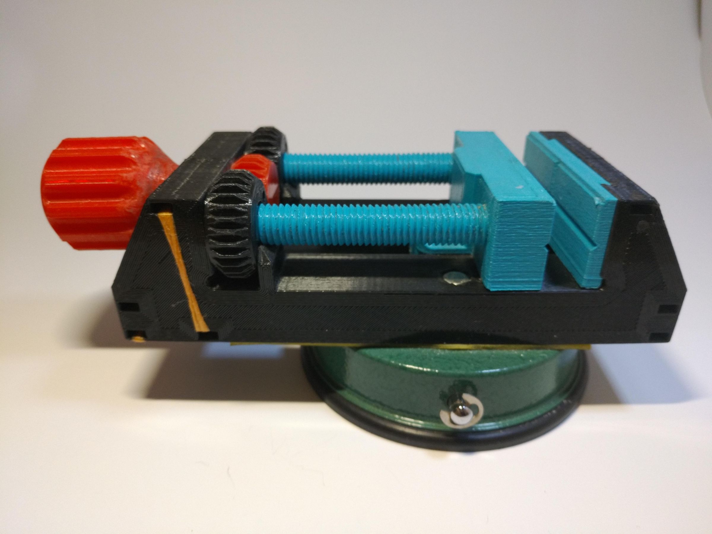 DIY Easy Bench Vise : 12 Steps - Instructables