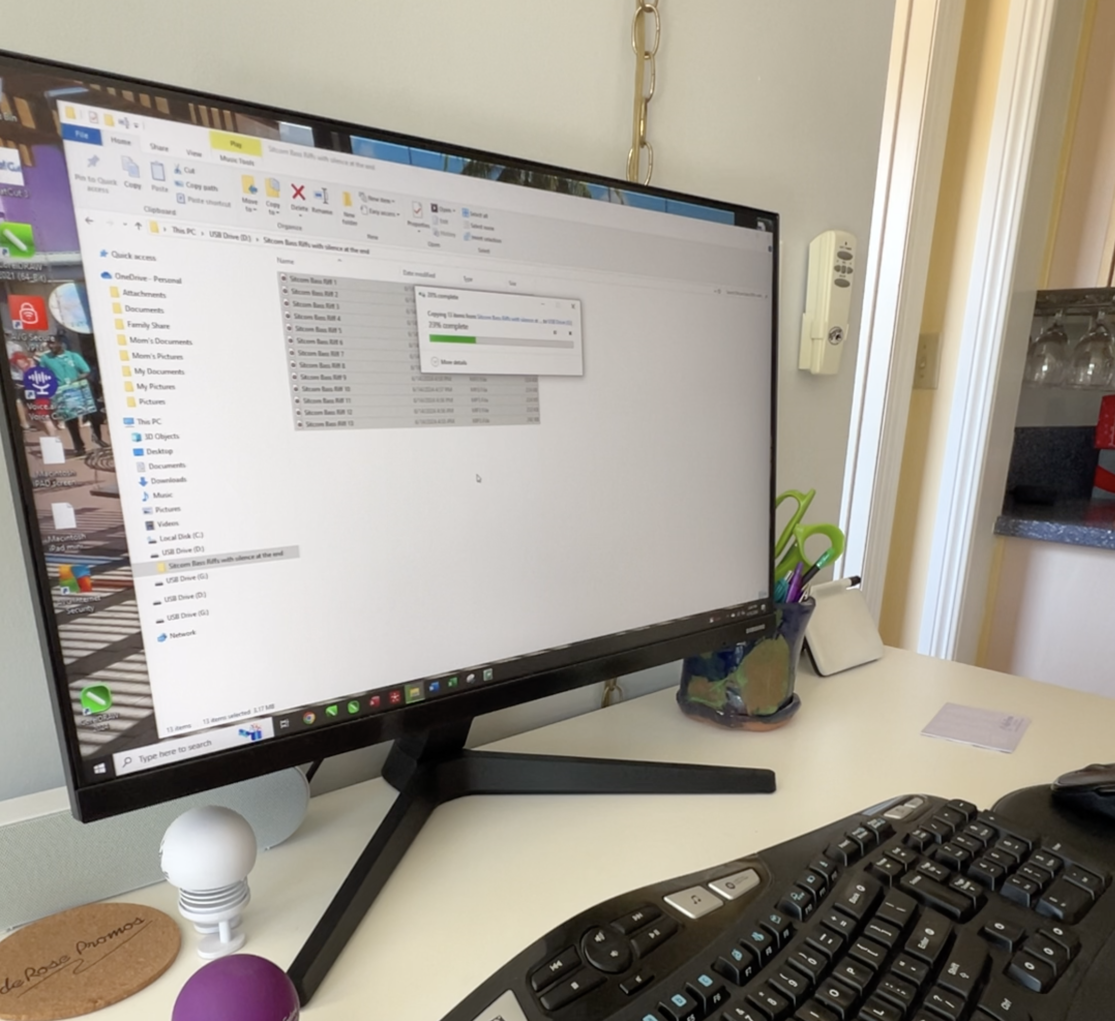 The Sitcom Simulator 📺 Motion Activated TV Jingles 🎶 : 6 Steps - Instructables