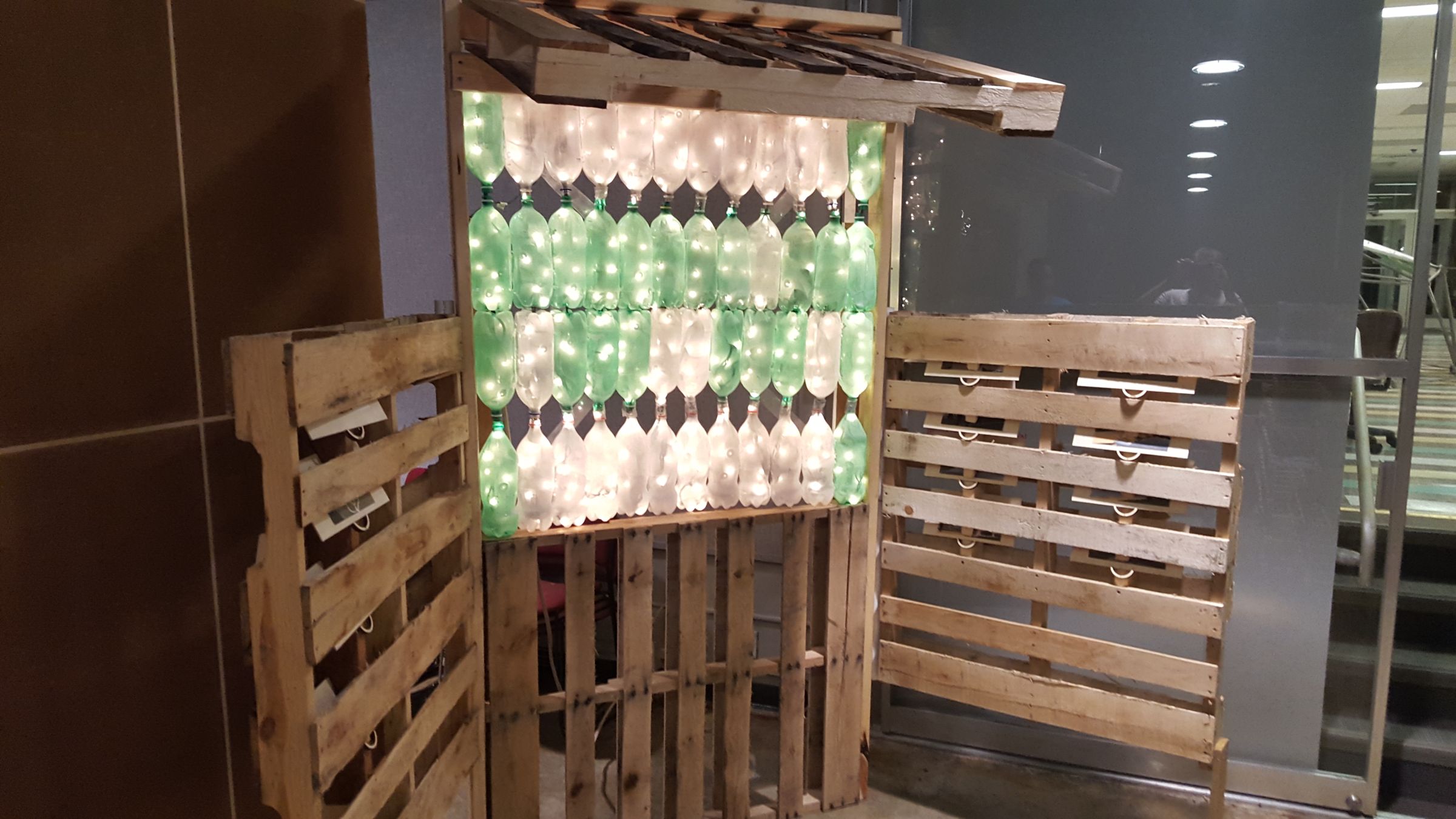 Recycled Tri-fold Pallet Display : 6 Steps (with Pictures) - Instructables