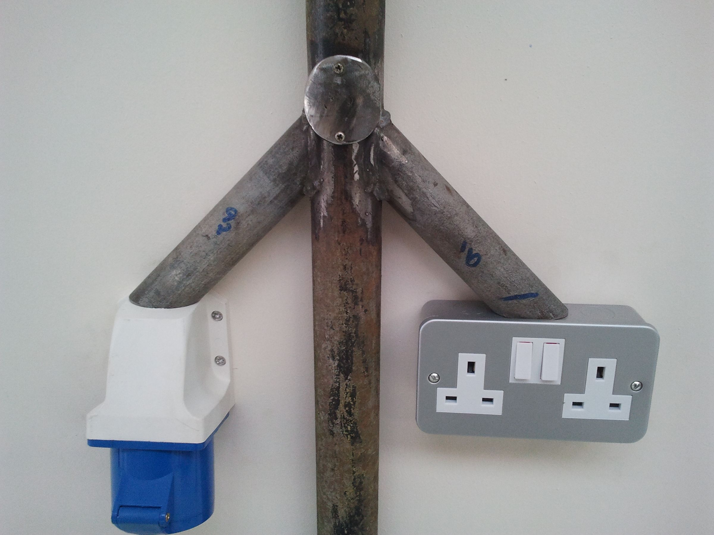 Industrial Conduit-Shelving : 9 Steps (with Pictures) - Instructables