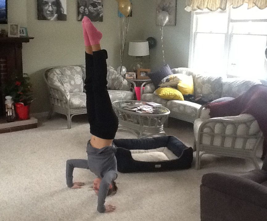 How to Do a Headstand : 4 Steps - Instructables