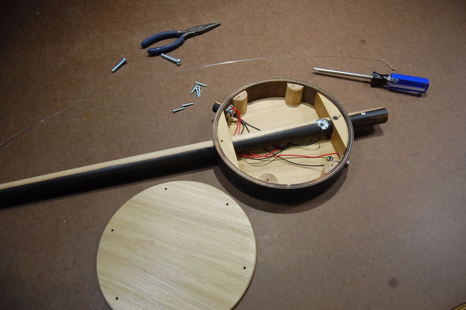Diddley Bow : 17 Steps (with Pictures) - Instructables