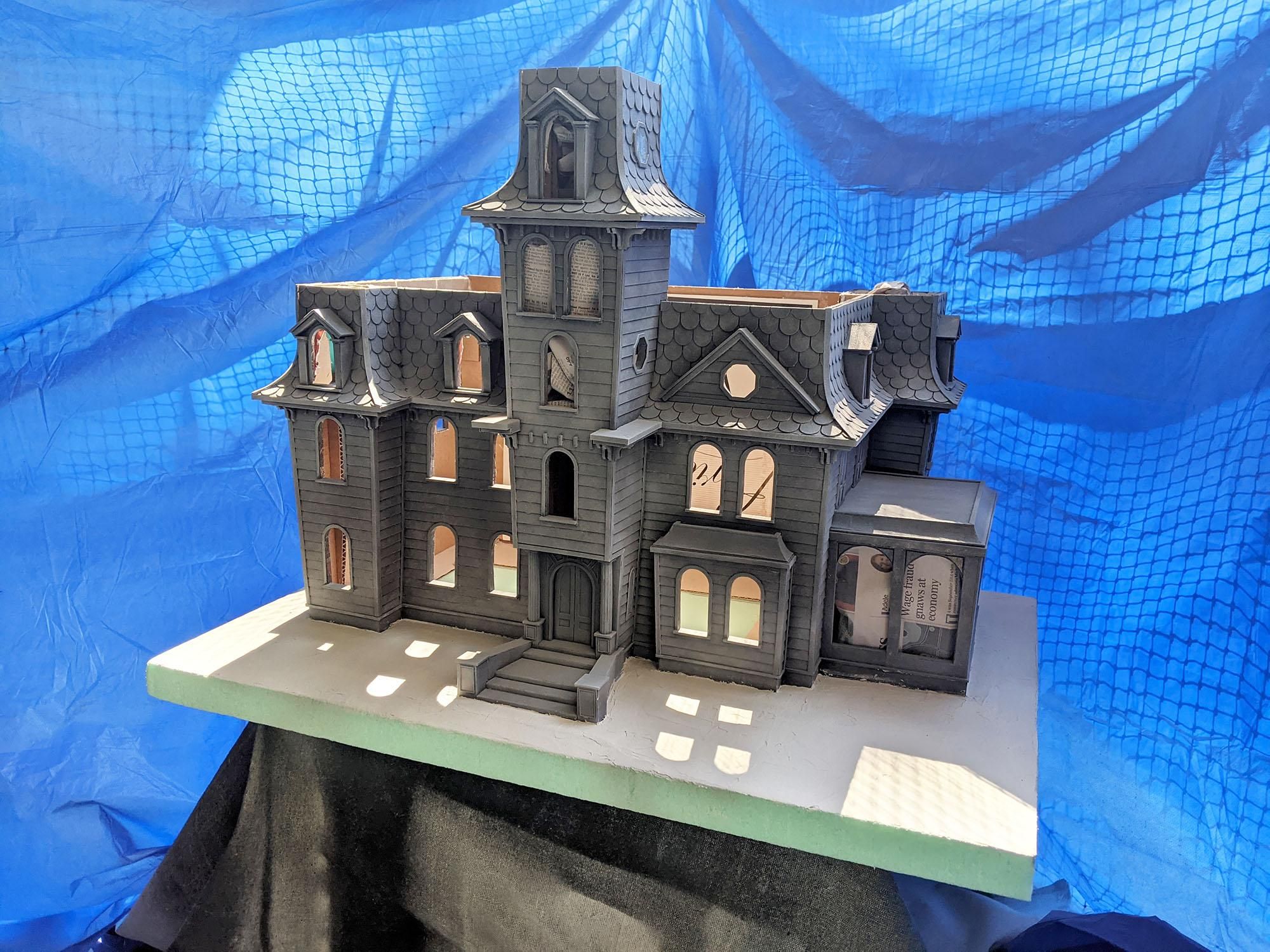 Addams Family Spooky Mansion Cardboard Model - With Lights and Sound ...